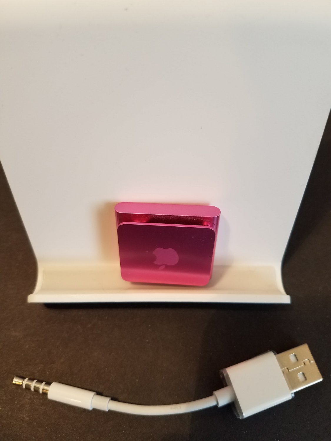 iPod Shuffle 4th generation Pink 2gb A Grade #2967