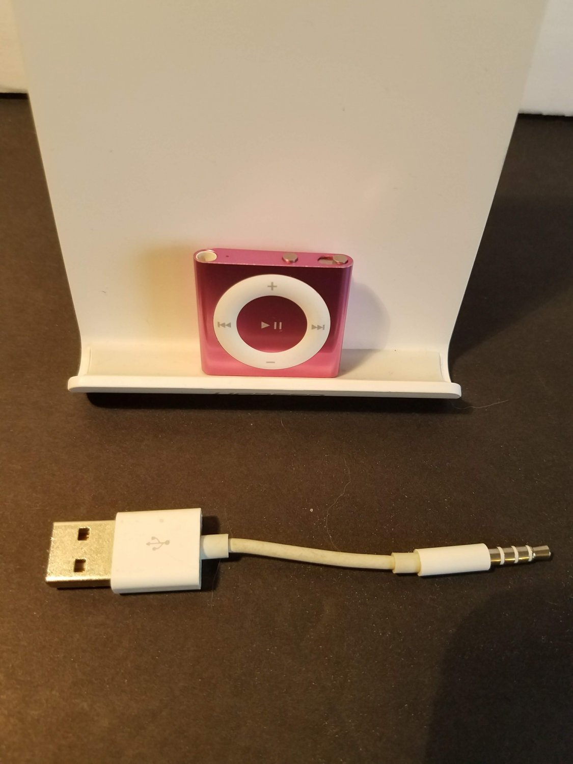 iPod Shuffle 4th generation 2gb Pink A condition # 104631