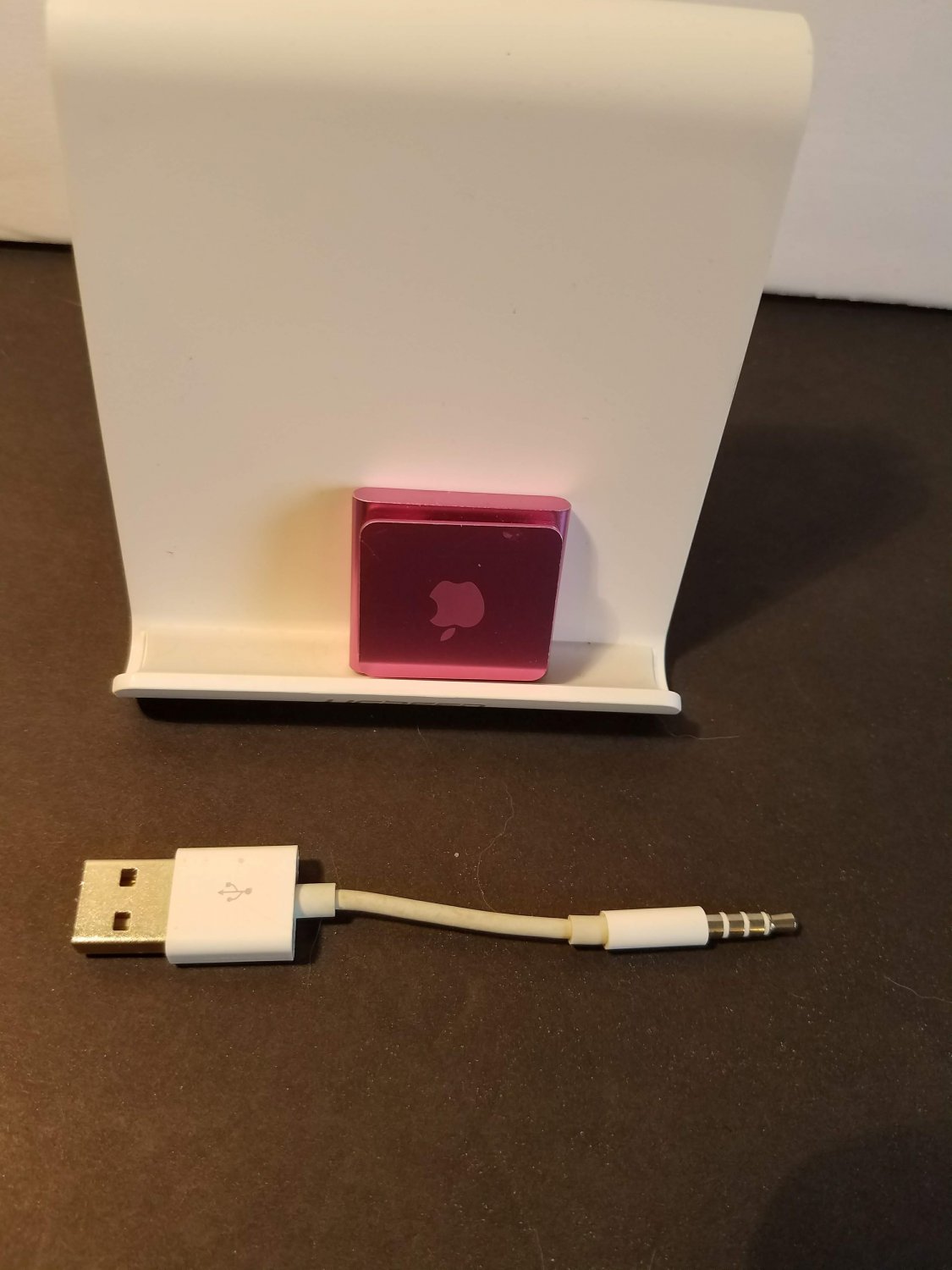 iPod Shuffle 4th generation 2gb Pink A condition # 104631