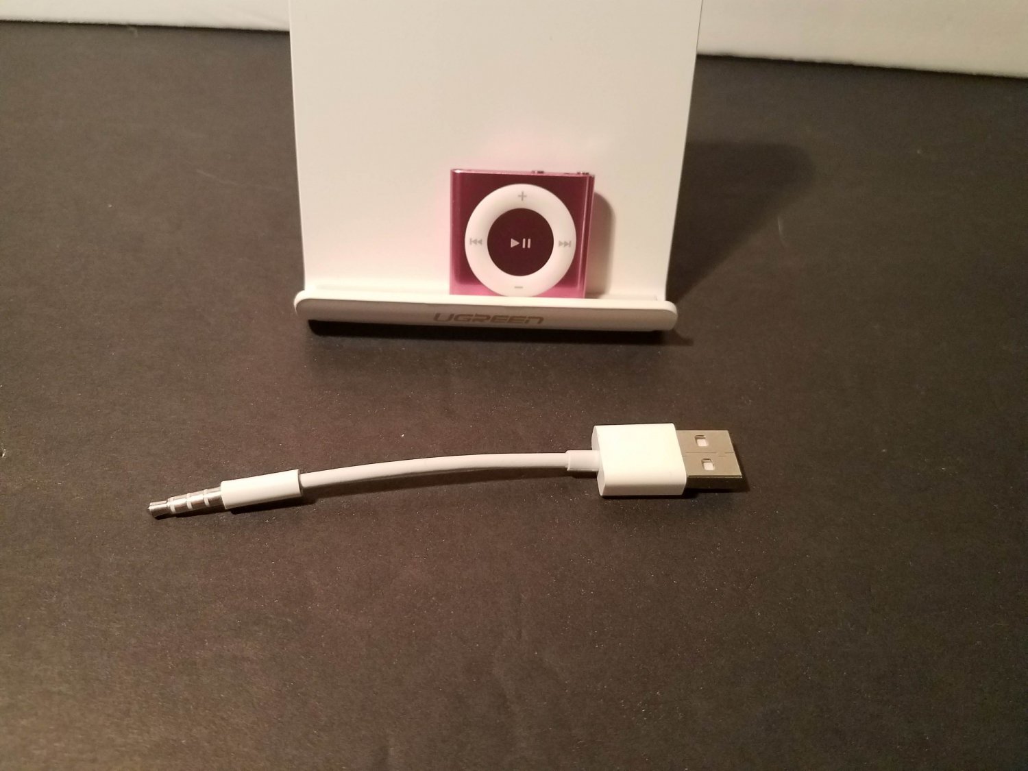 iPod Shuffle 4th generation 2gb Pink A condition # 4503