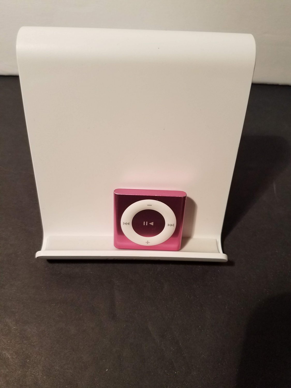 iPod Shuffle 4th generation 2gb Pink A condition # 4503