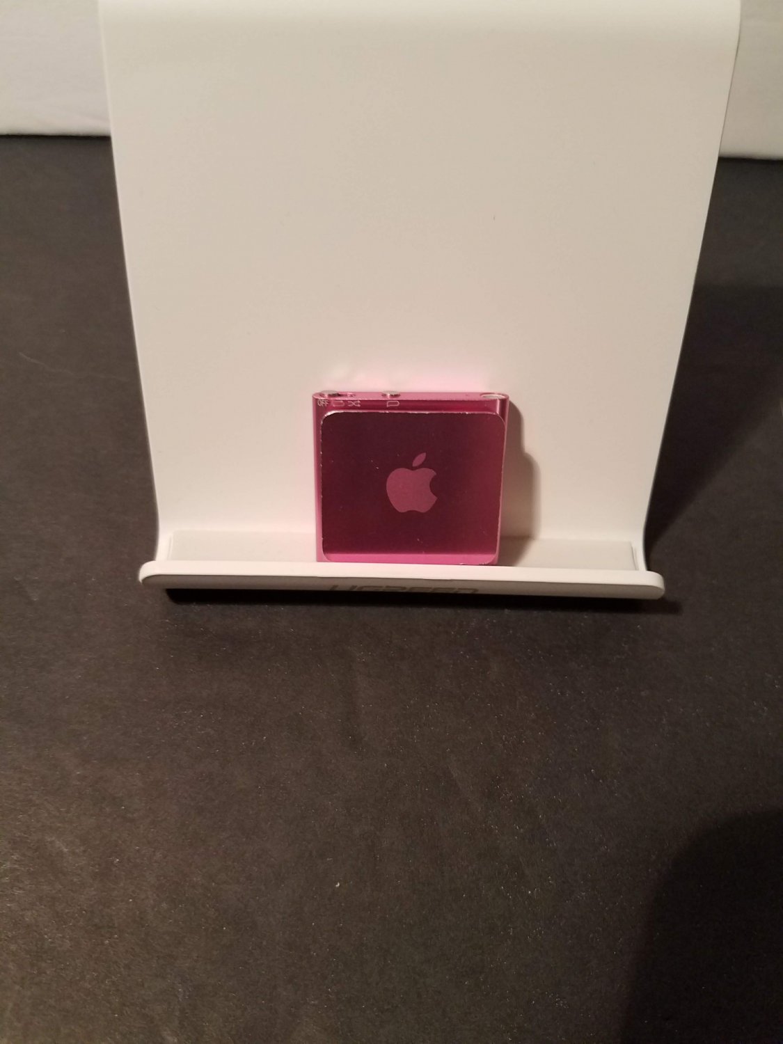 iPod Shuffle 4th generation 2gb Pink A condition # 4503