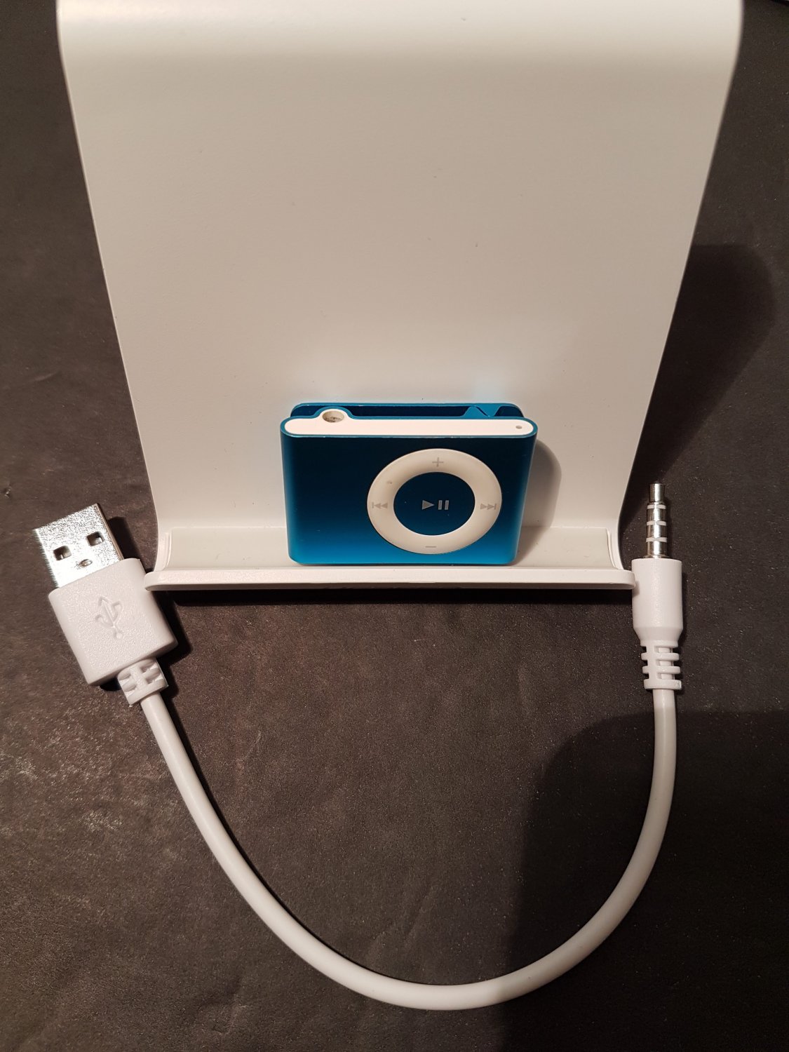 iPod Shuffle 2nd generation 1gb Blue A Condition # 5823