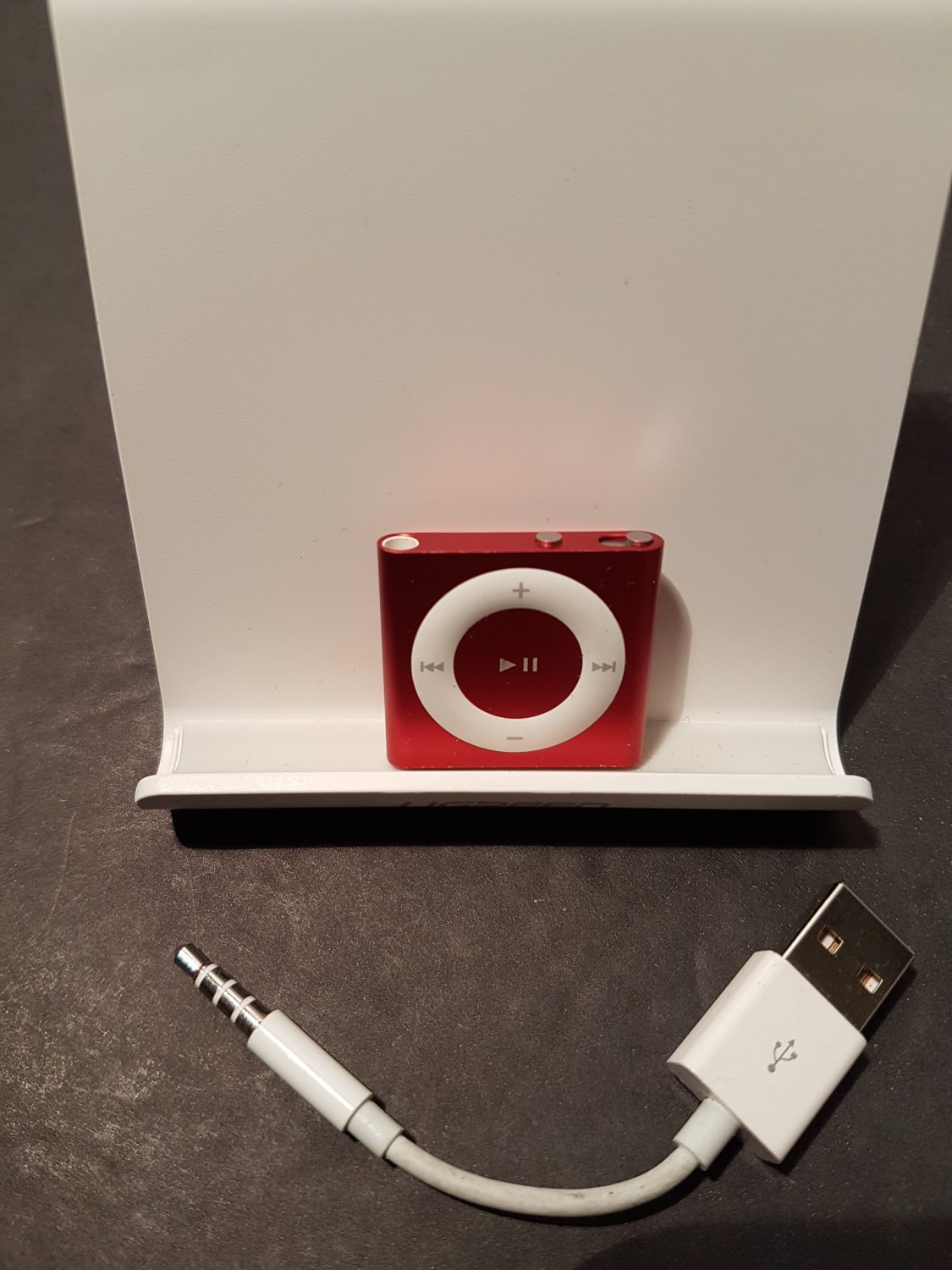 iPod Shuffle 4th generation 2gb Red A condition # 834566