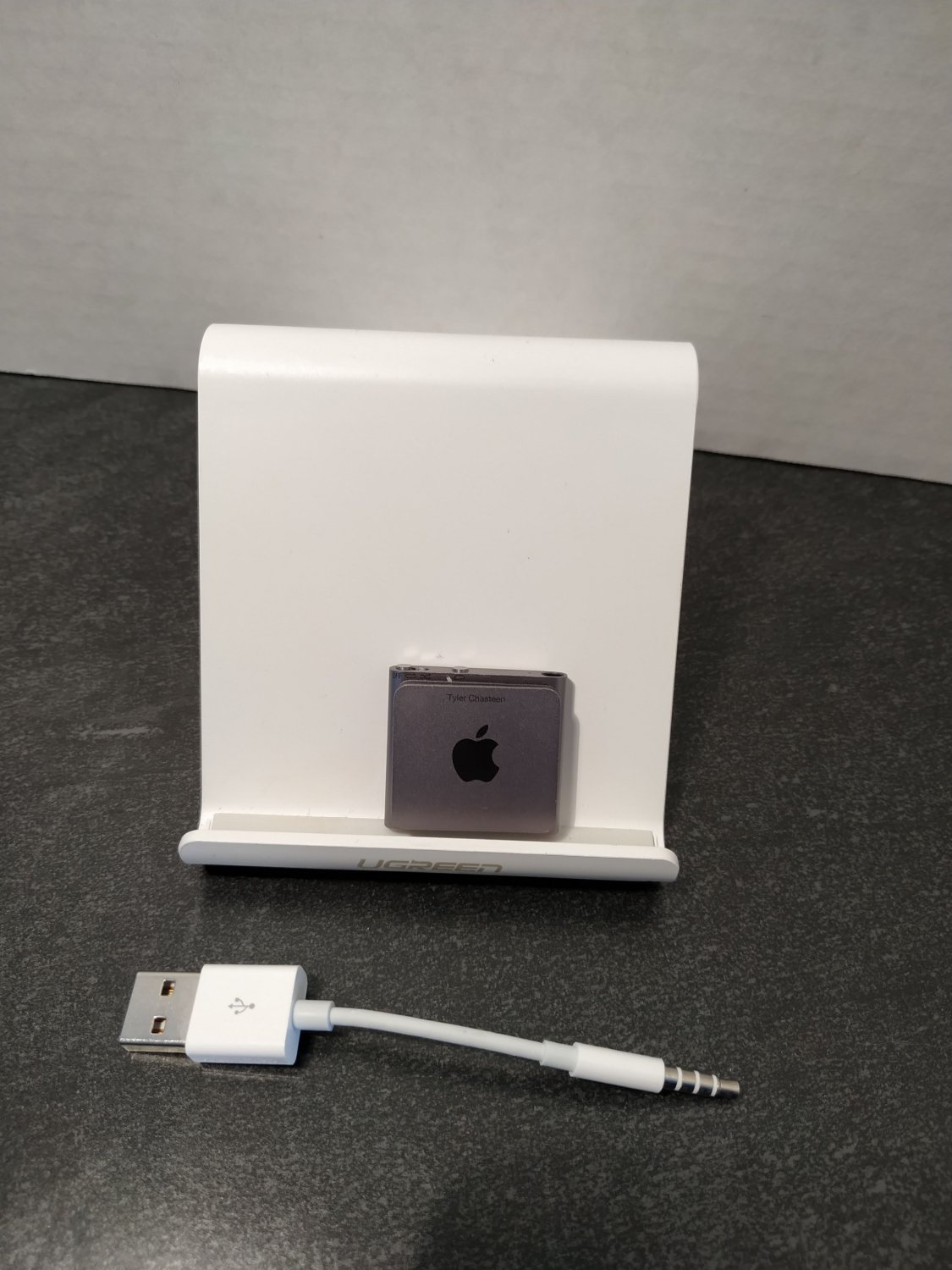 iPod Shuffle 4th generation 2gb Space Grey A Condition # 5260