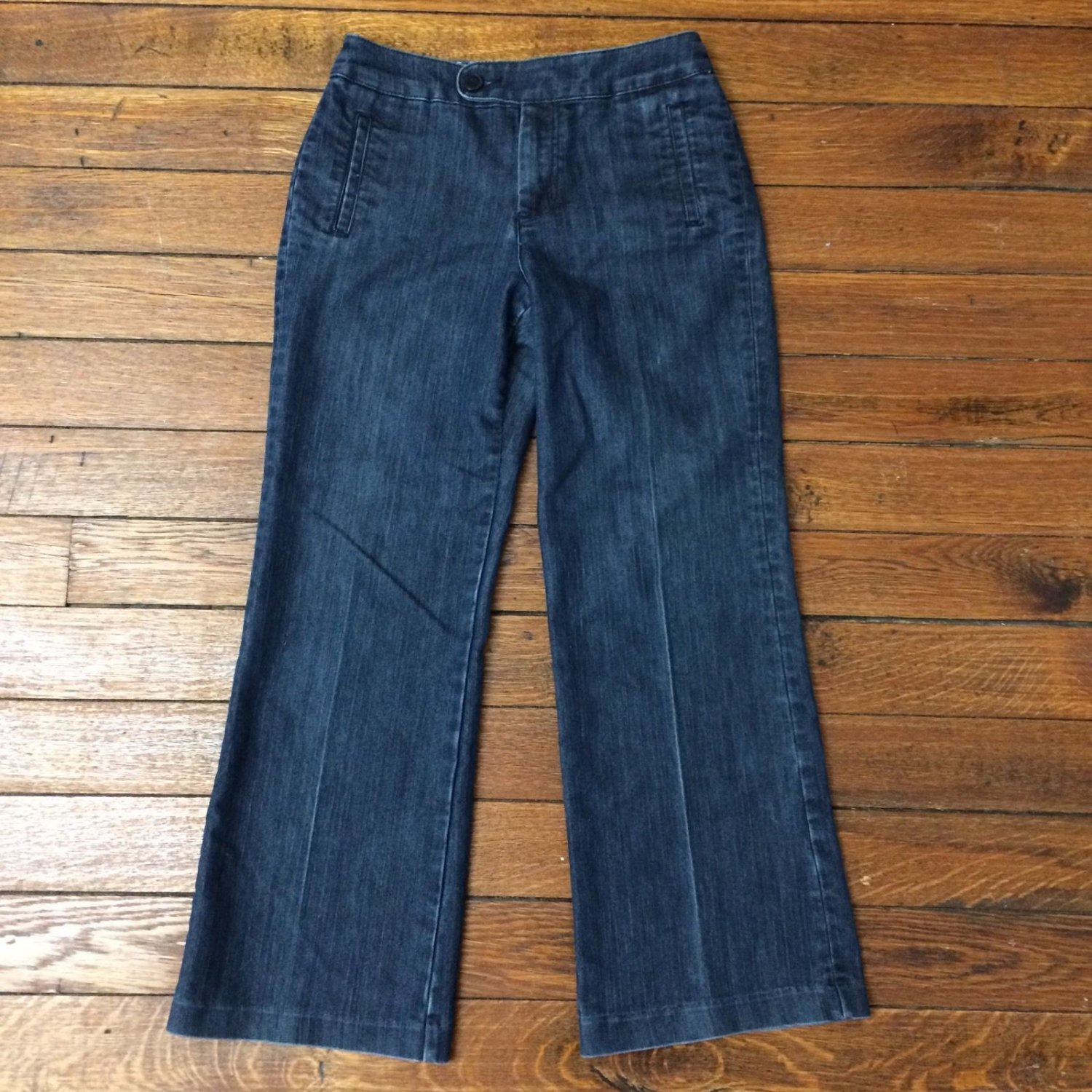 USED Chicos Platinum 0.5 Short Wide Boot Cut Leg Denim Jeans Dark Wash