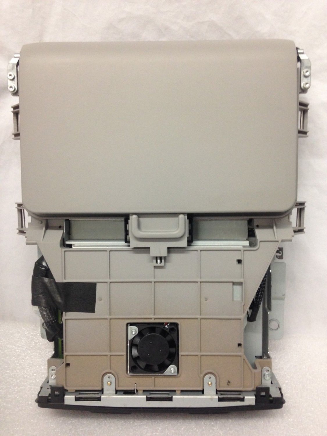 Overhead video rear entertainment system.DVD+LCD display screen.For 06 ...