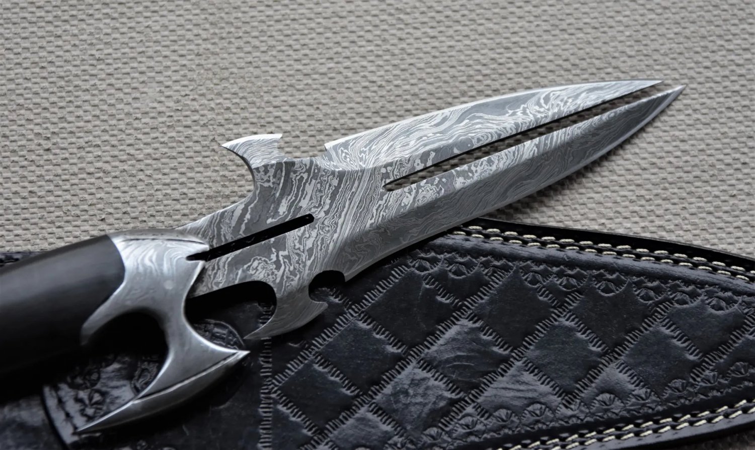 Anaconda Knife 13 Inches long Damascus steel Dagger blade knife