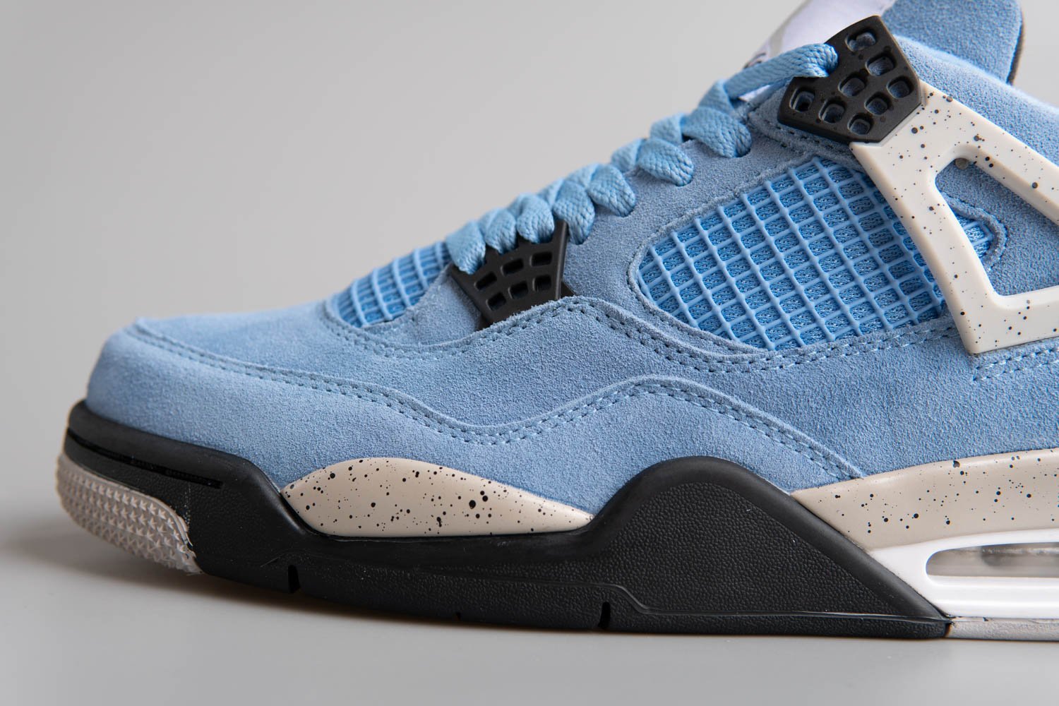 Jordan 4 Retro University Blue