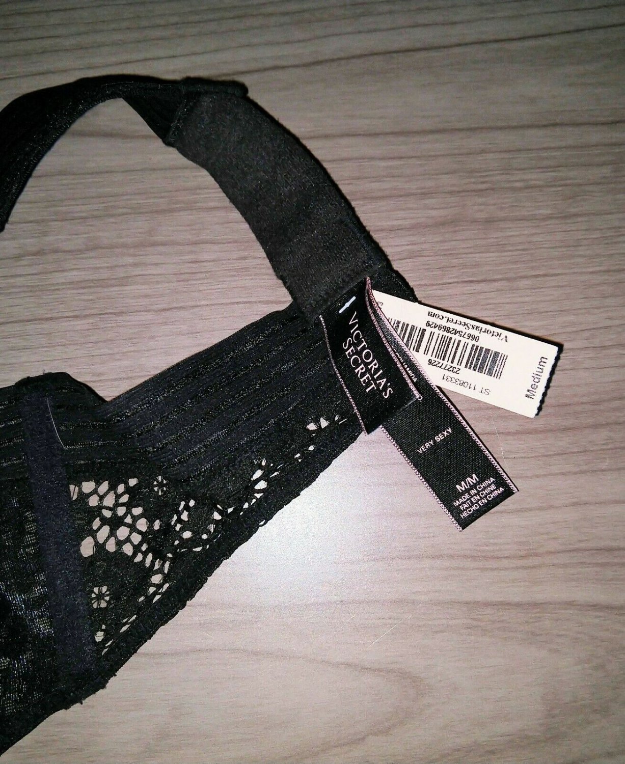 Victoria's Secret Very Sexy Bralette Keyhole High-Neck Halter Lace Bra ...