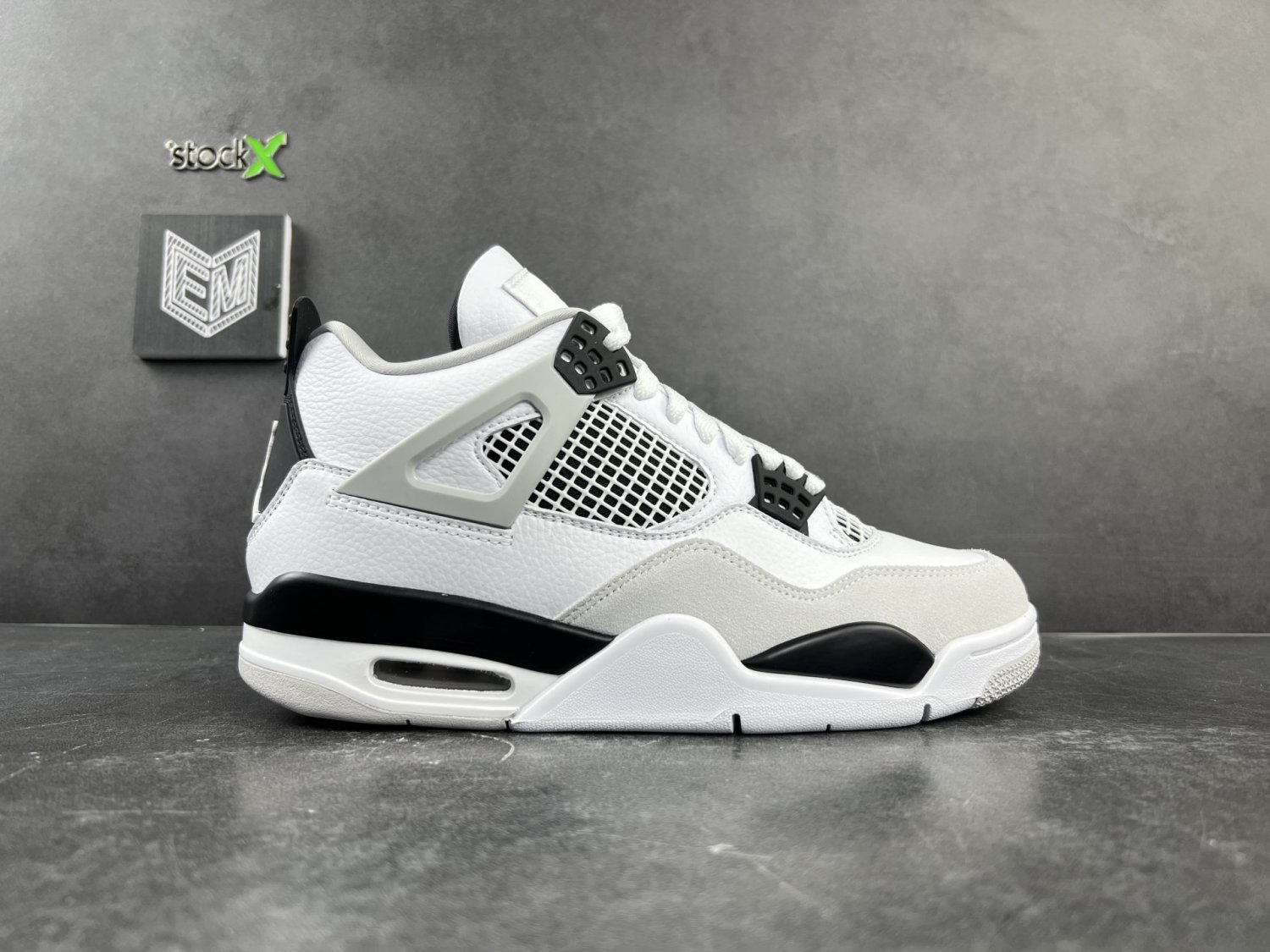 Air Jordan 4 Retro Military Black