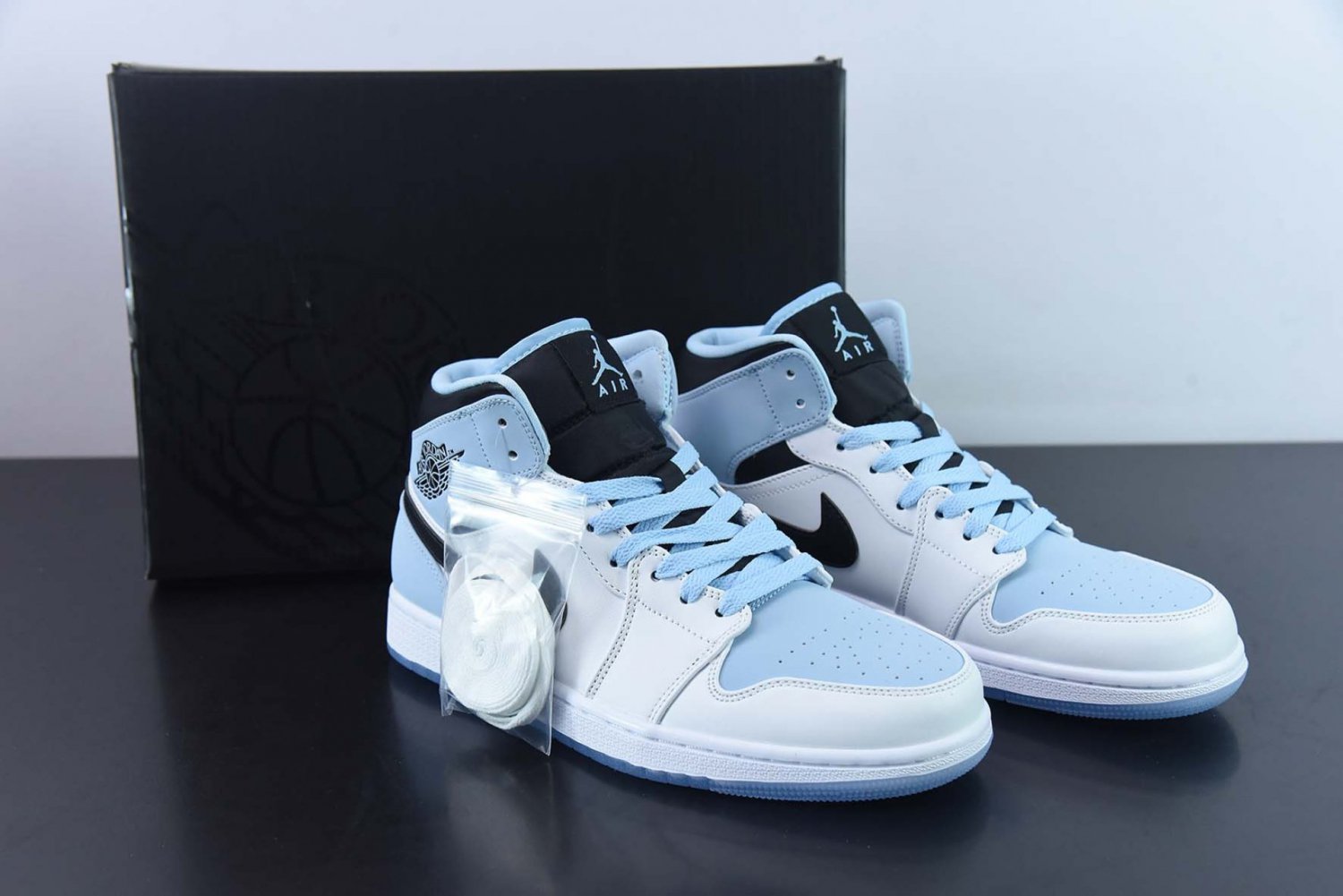 Nike Air Jordan 1 Mid SE Ice Blue