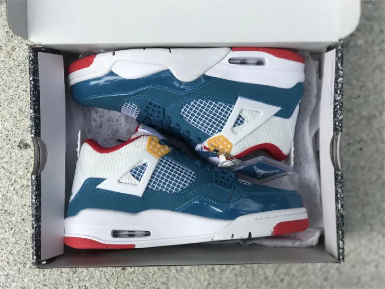 Air Jordan 4 “Messy Room”