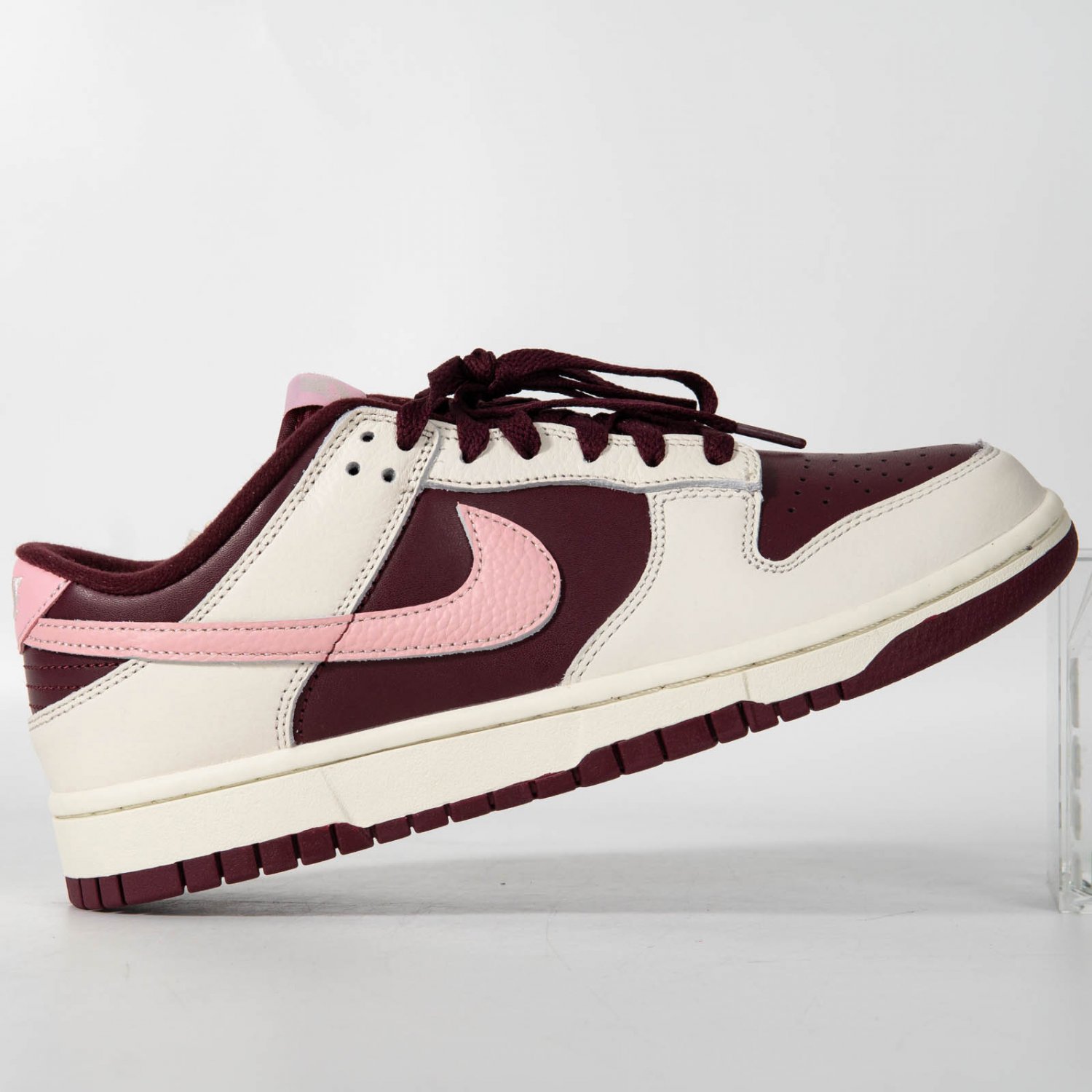 Nike Mens Wmns Dunk Low Retro PRM Valentine's Day 2023