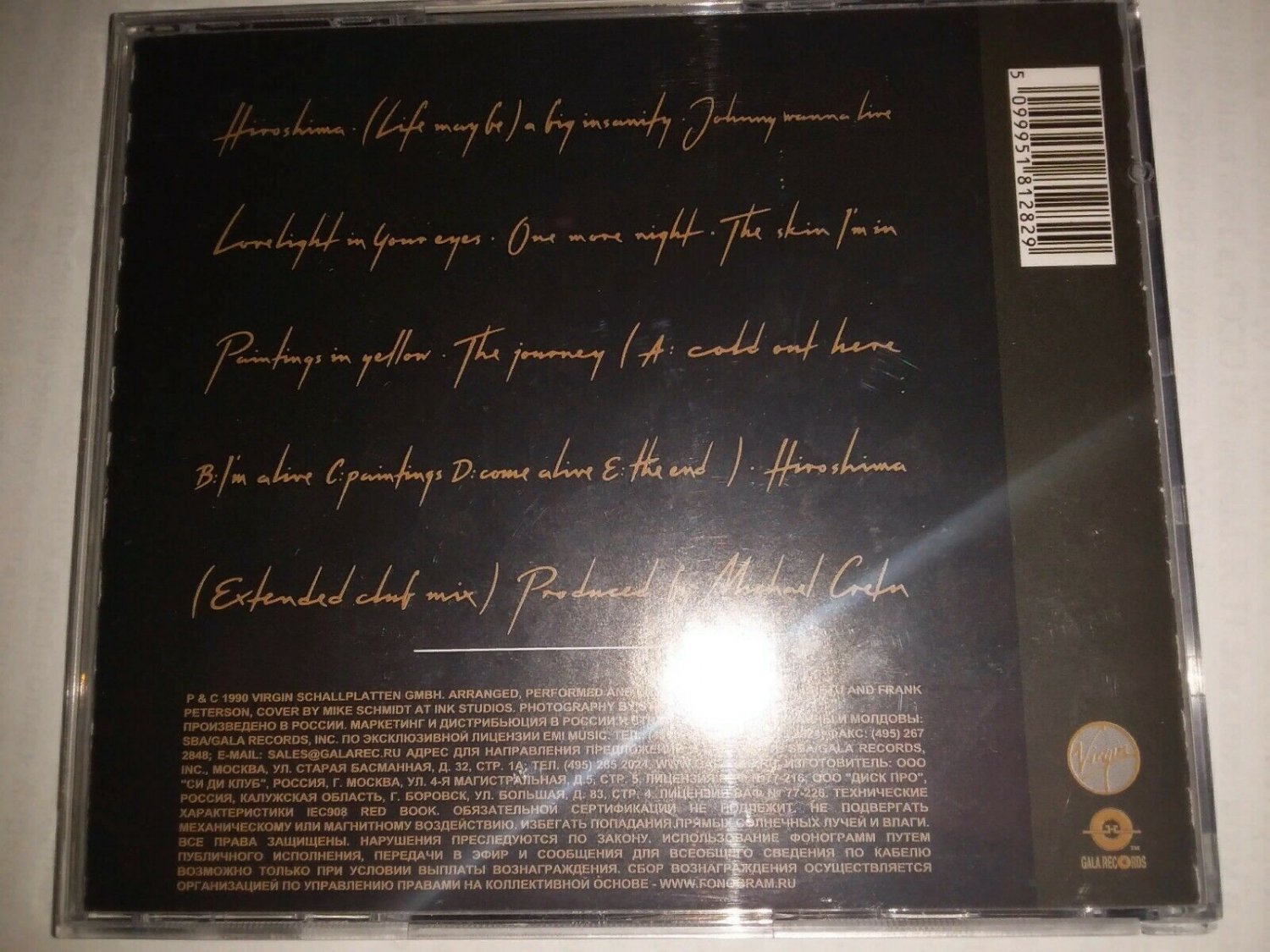 Sandra-paintings in yellow