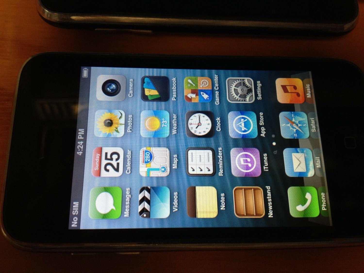 2 Apple iPhones 3GS and 3G - both 8GB Black Smartphone iphone ios A1303 ...