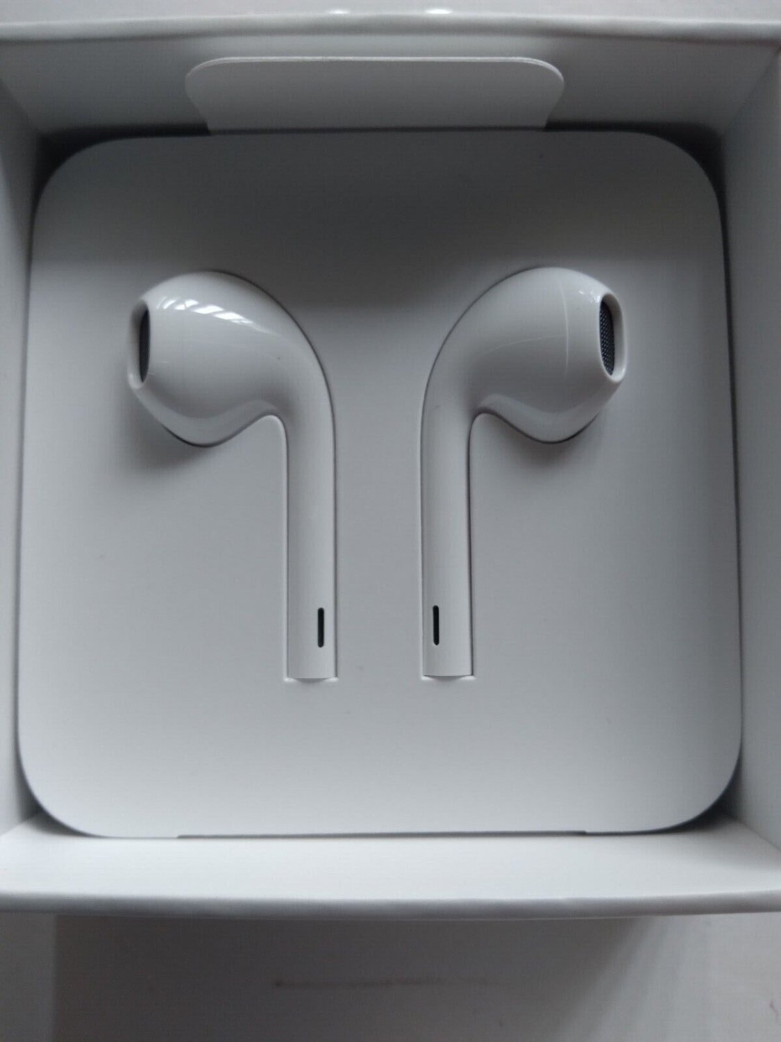 Apple Ear Pods White In Ear Canal 3.5mm Headset Headphones Model A1472