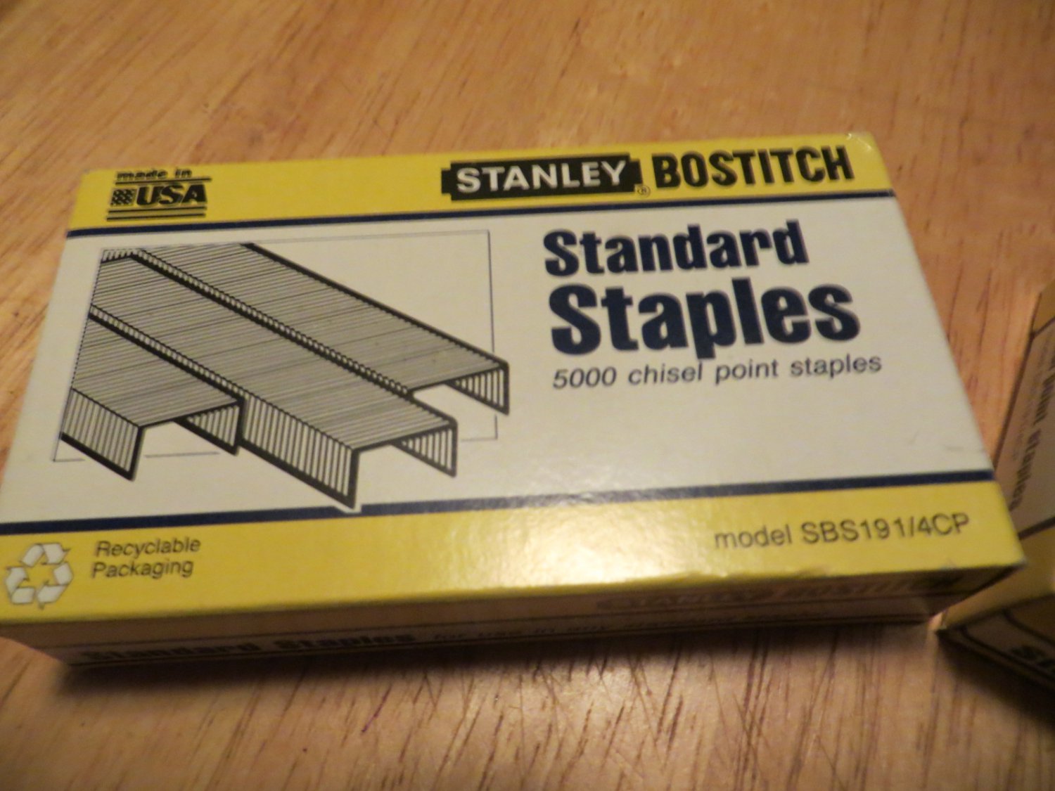 12/232 Stanley Bostich SBS19 1/4CP 5000 Pack Chisel Point Standard Staples