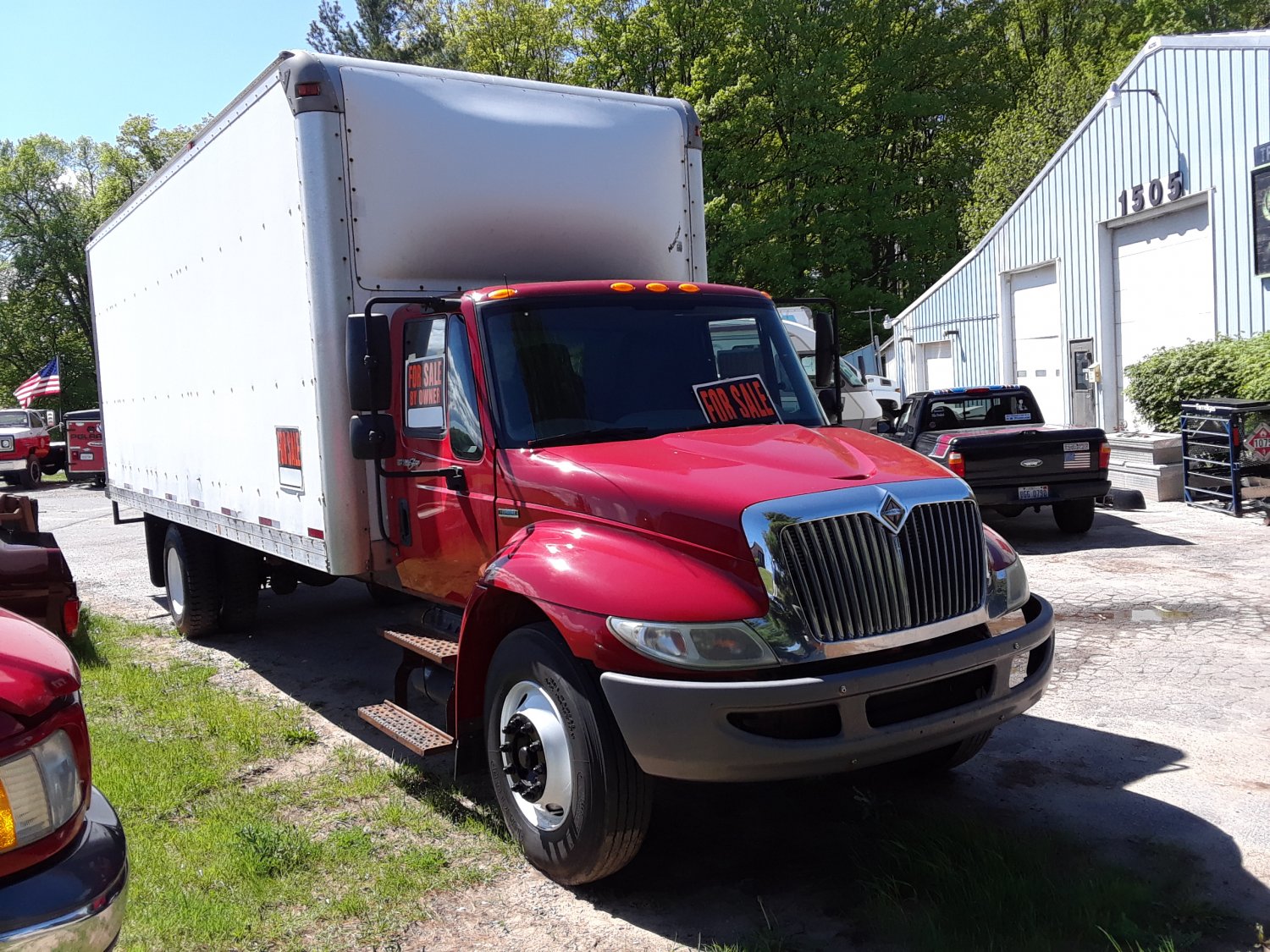 INTERNATIONAL 4300 24FT BOX TRUCK
