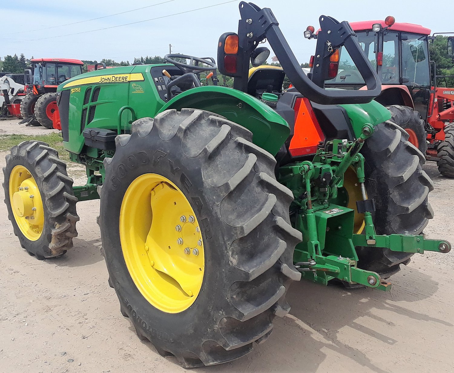2015 JOHN DEERE 5075E TRACTOR 550 HOURS