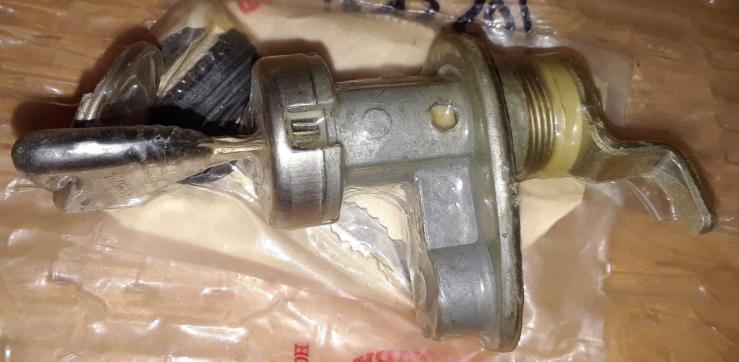 GENUINE OEM HONDA CIVIC TRUNK CYLINDER 83303-SB4-003