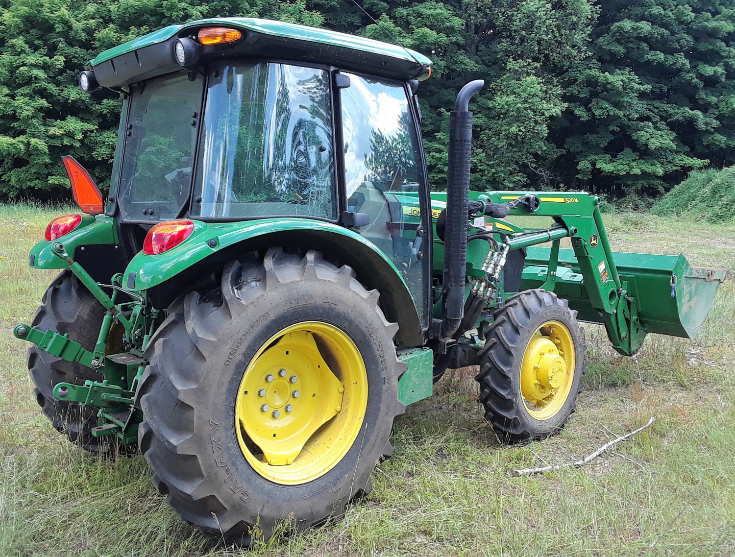 GENUINE JOHN DEERE 5075E TRACTOR / 520M FRONT LOADER 300 HOURS