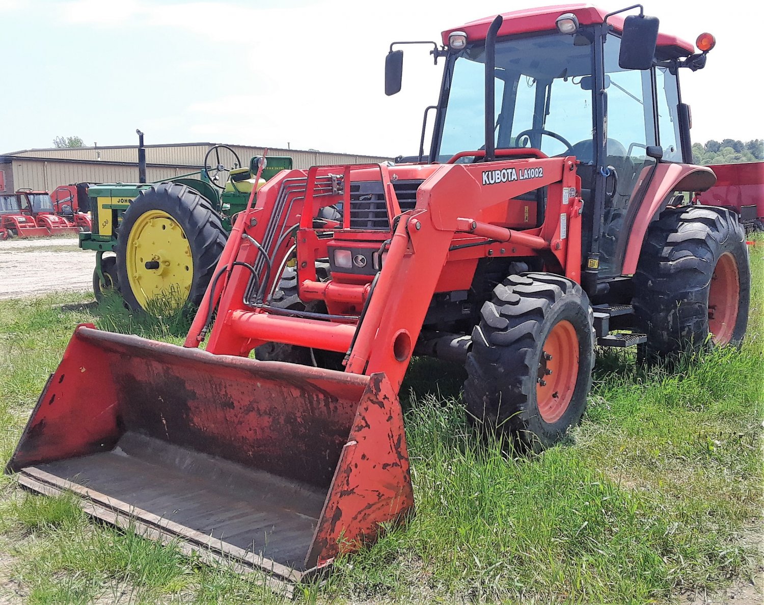 KUBOTA M5700 / M5700SDC 4WD TRACTOR / LA1002 FRONT LOADER 1540 HOURS