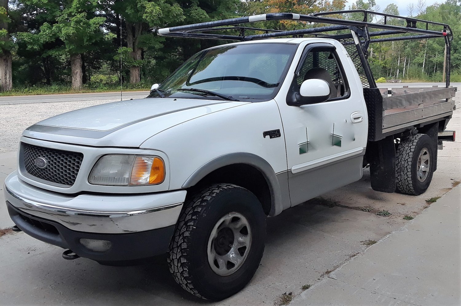 FORD F150 4X4 STAKE TRUCK / UTILITY TRUCK