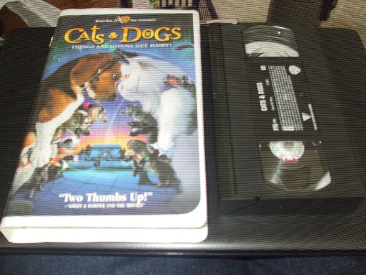Cats & Dogs (VHS, 2001, Clamshell)