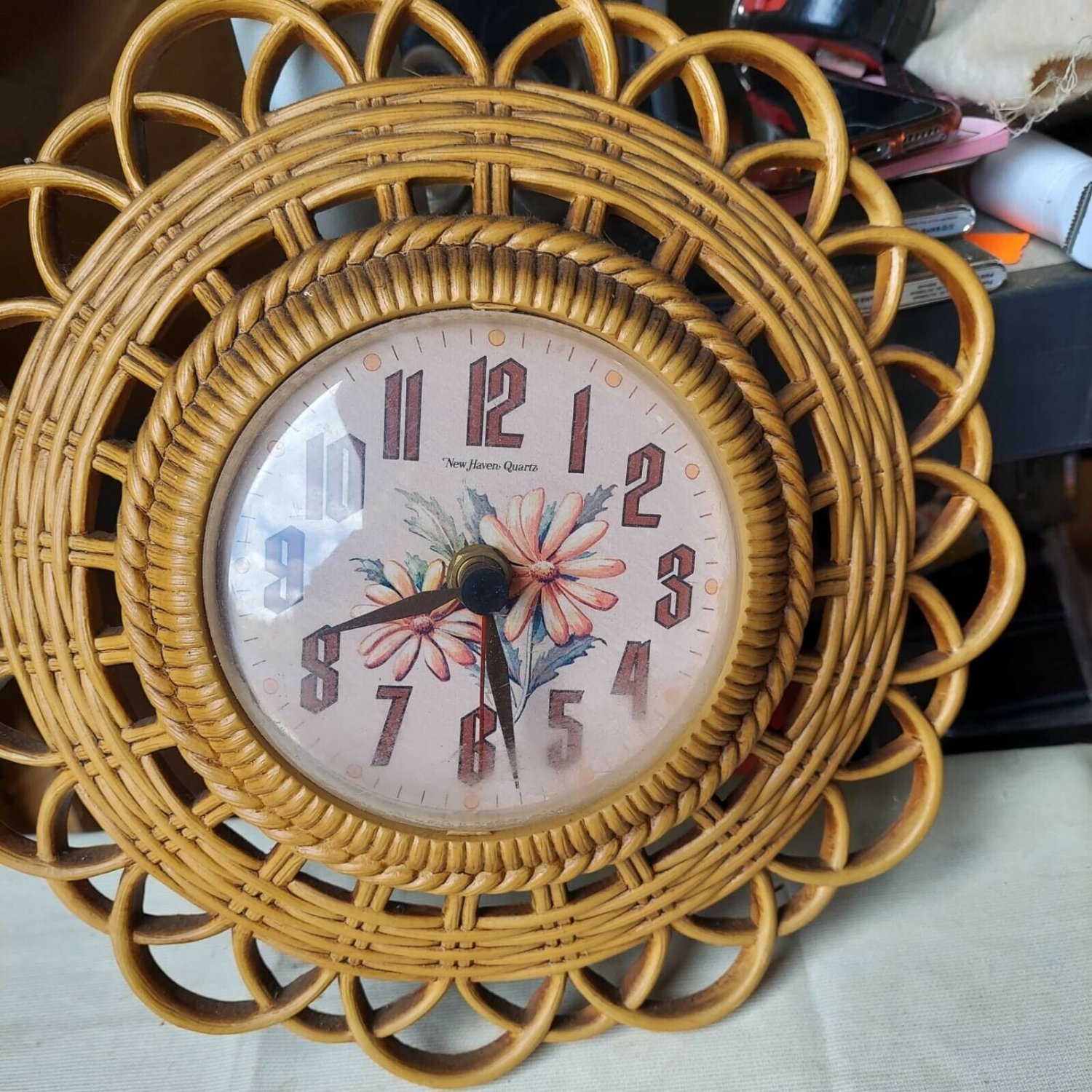 1976 New Haven KITCHEN CLOCK MODEL 560 BASKET WEAVE WORKING ORDER