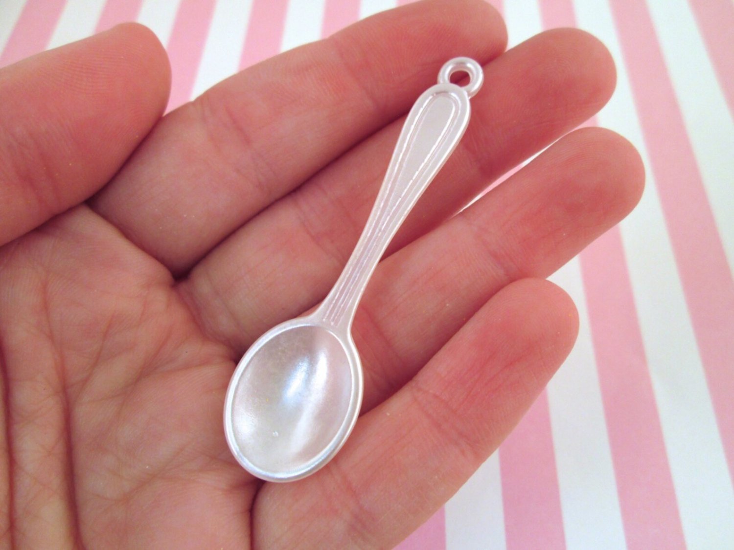 10 White Pearly Miniature Plastic Spoon Pendant Cabochons, #DH86