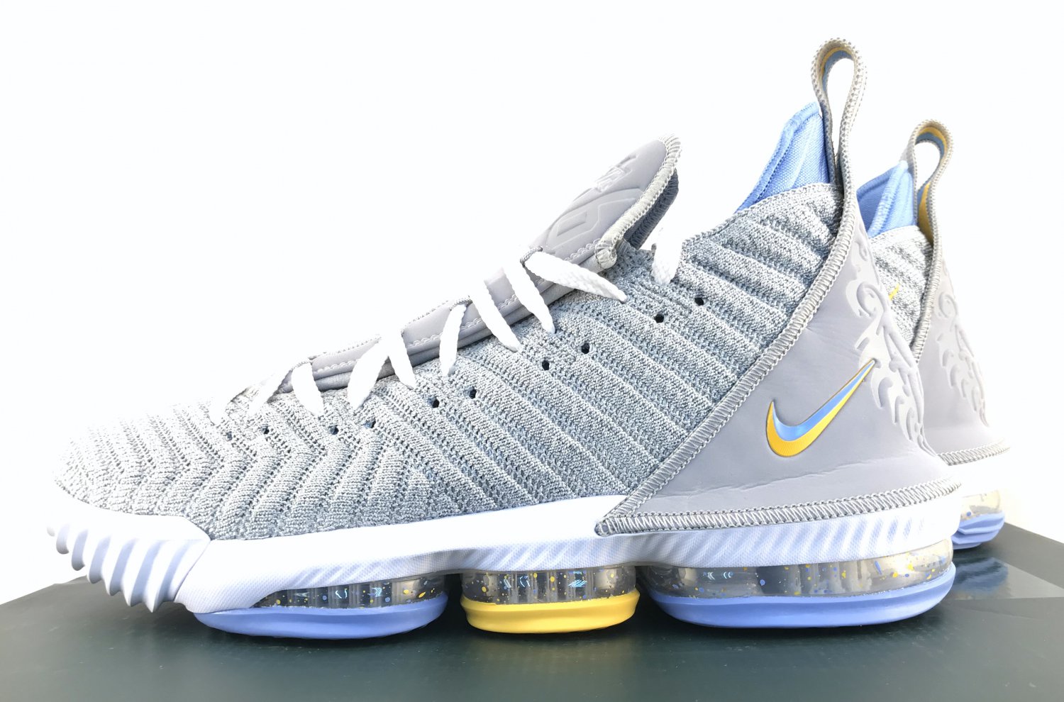 NEW Nike Lebron XVI Minneapolis Lakers Wolf Grey White Men's Size 10 ...