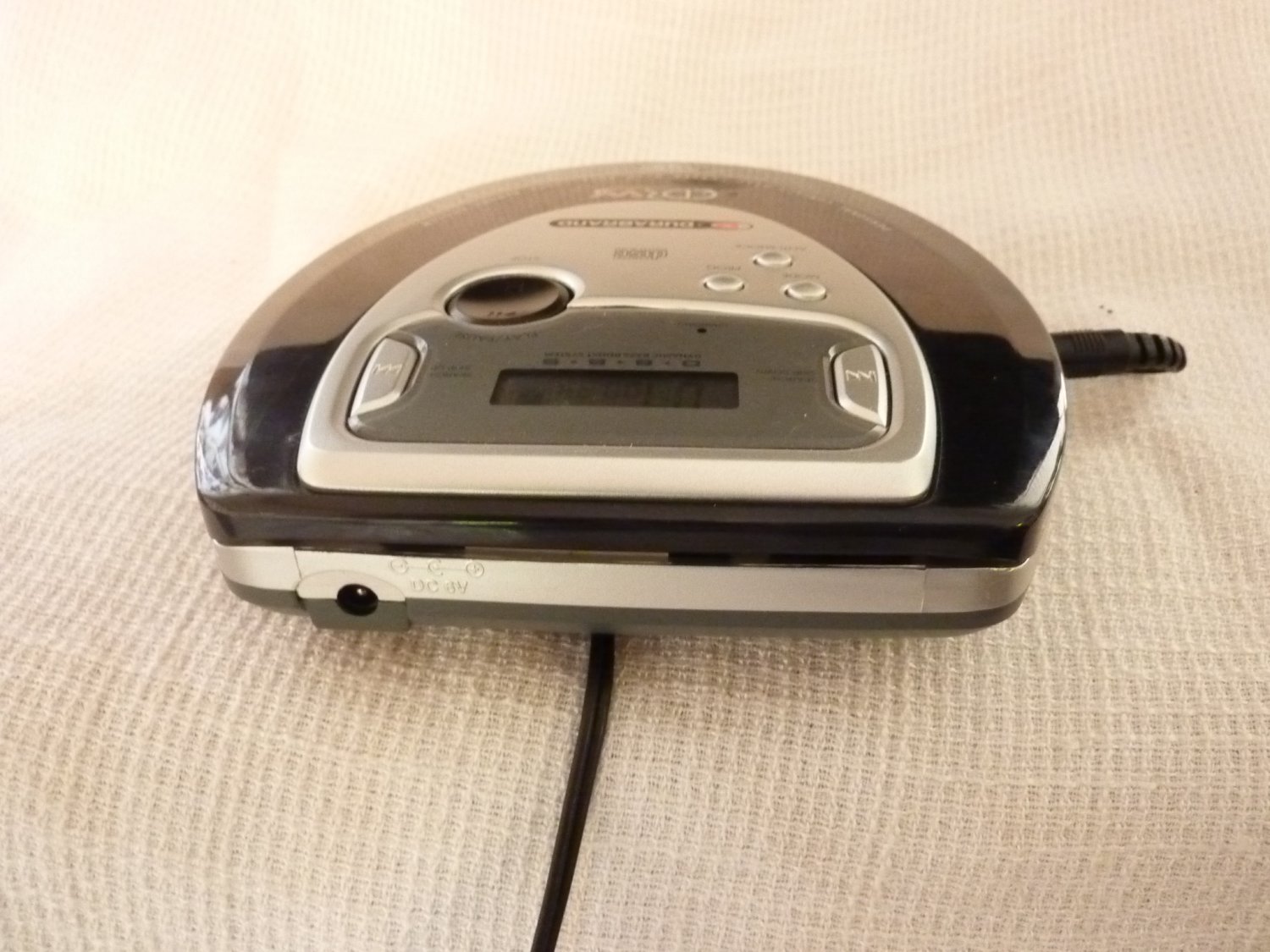 Durabrand CDRW Model DDM452 Portable CD Player with Earphones