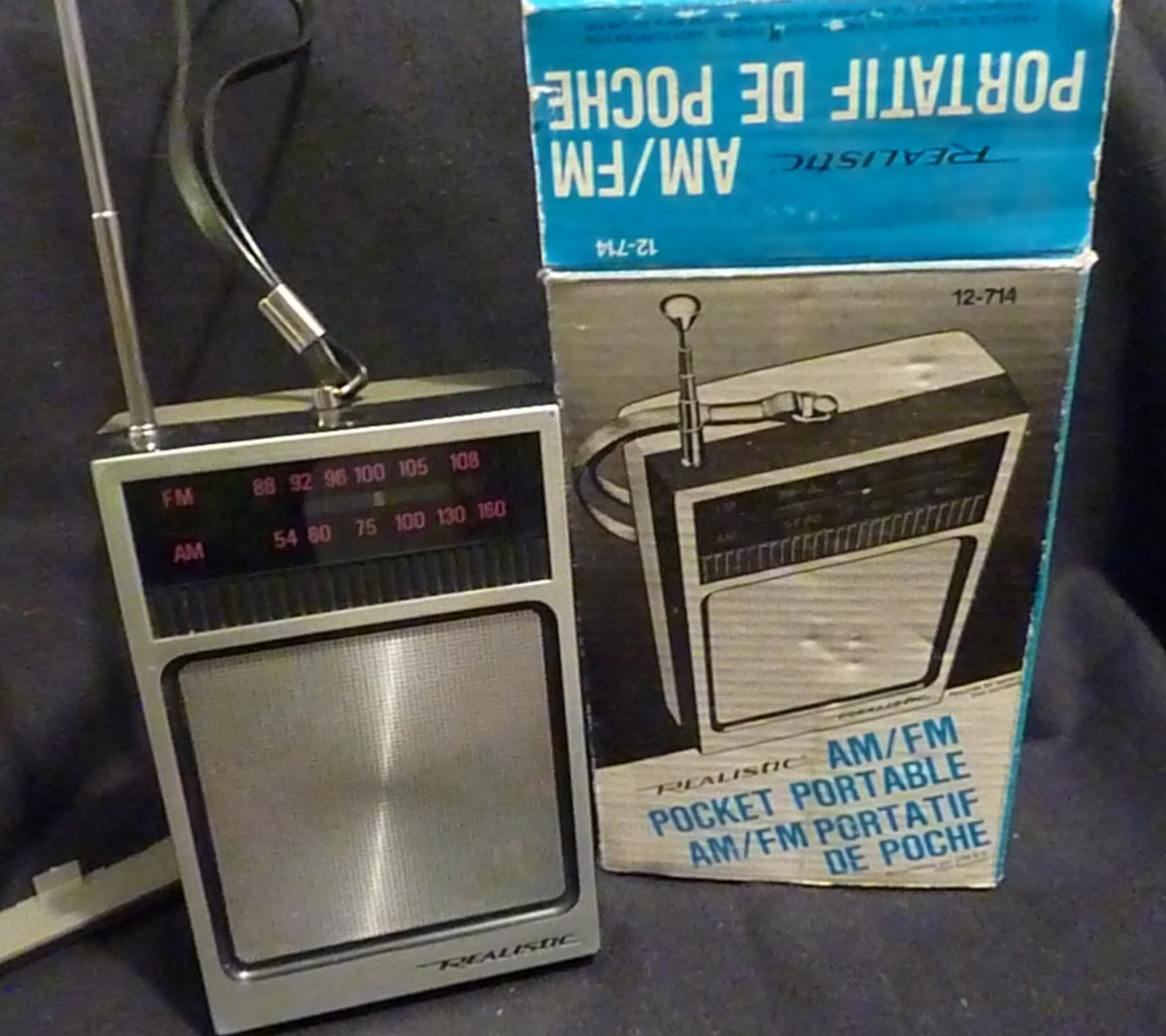 Vintage Realistic AM/FM 12-174 Pocket Portable Radio in Original Box