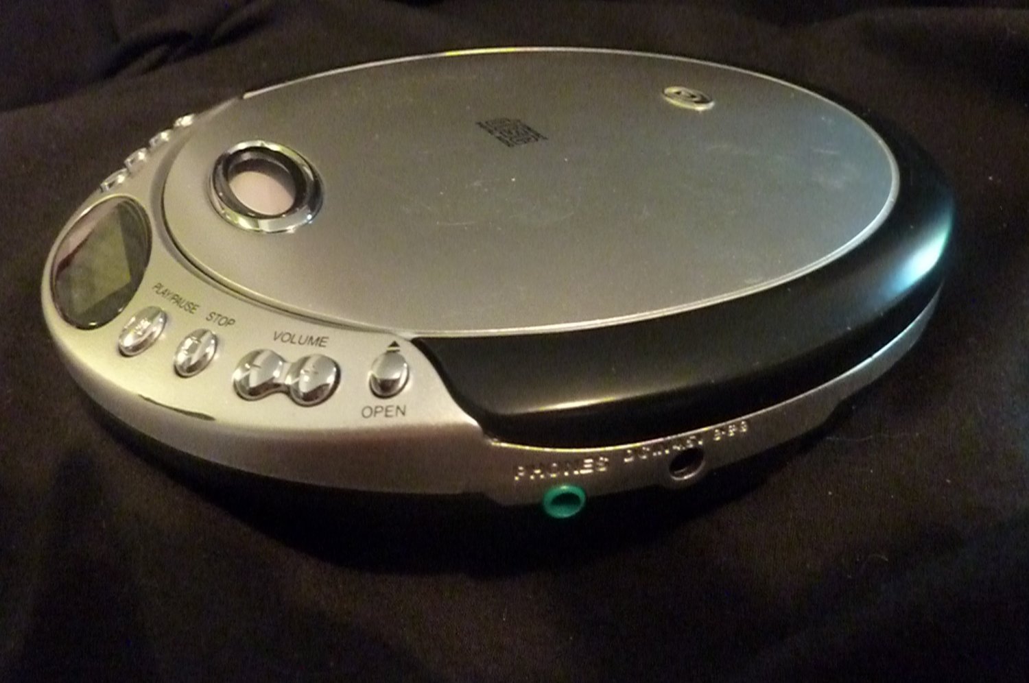 DuraBrand CD-566 Compact Disc Player-Mobile
