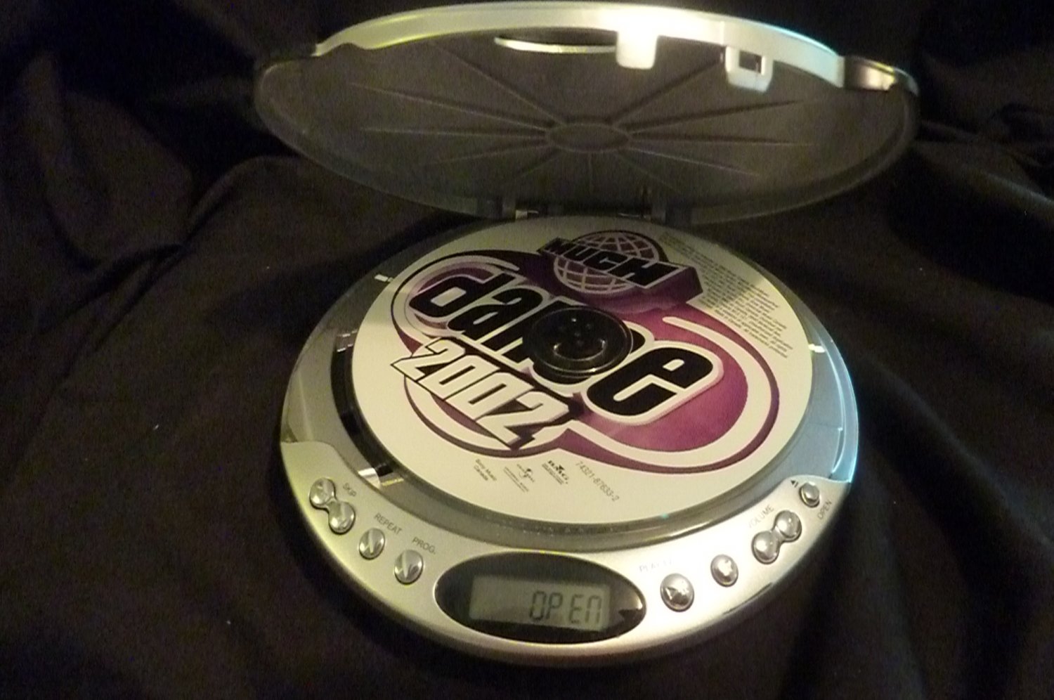 DuraBrand CD-566 Compact Disc Player-Mobile