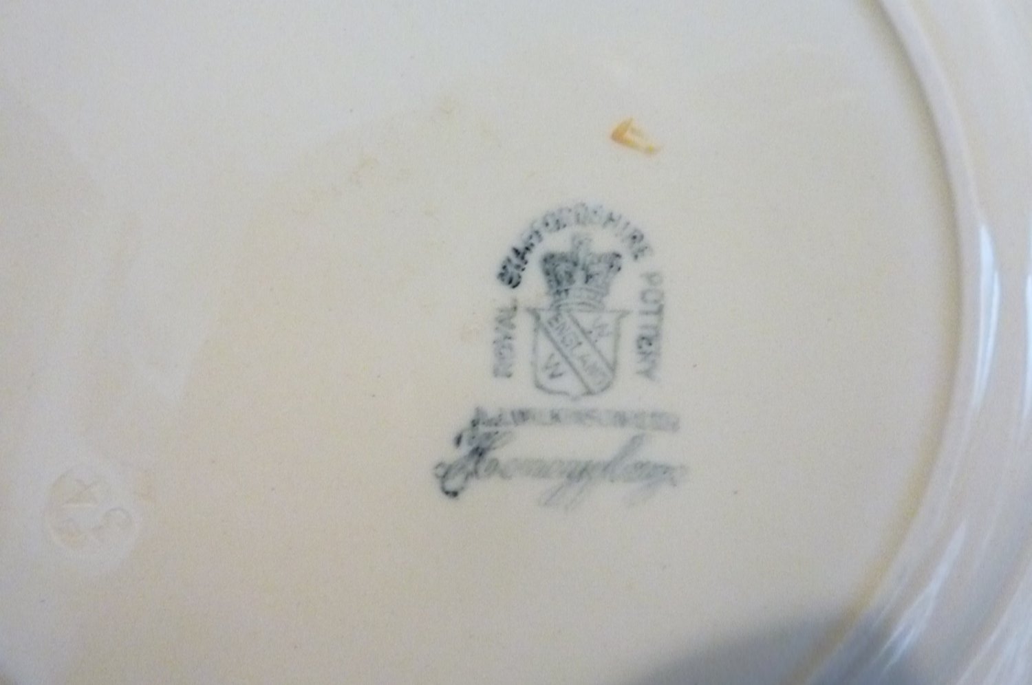 Royal Staffordshire Pottery Dinner Plate A.J. Wilkinson Ltd Honeyglaze