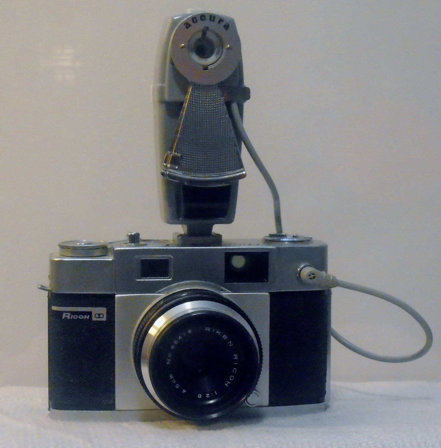 Vintage - COLLECTIBLE Riken Ricoh 300 Rangefinder with Accura Bouncemaster