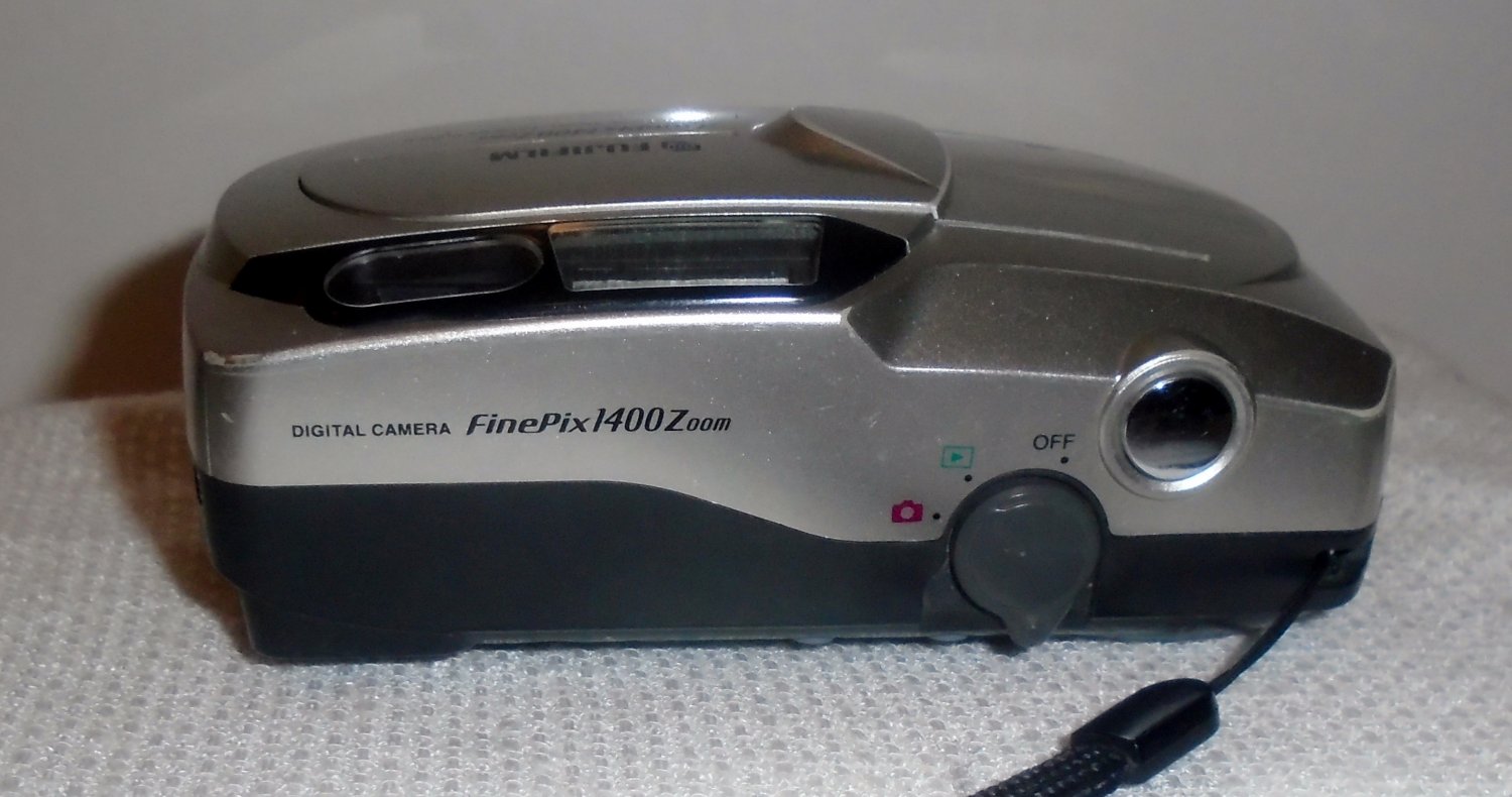 FUJIFILM FINEPIX 1400 ZOOM DIGITAL CAMERA