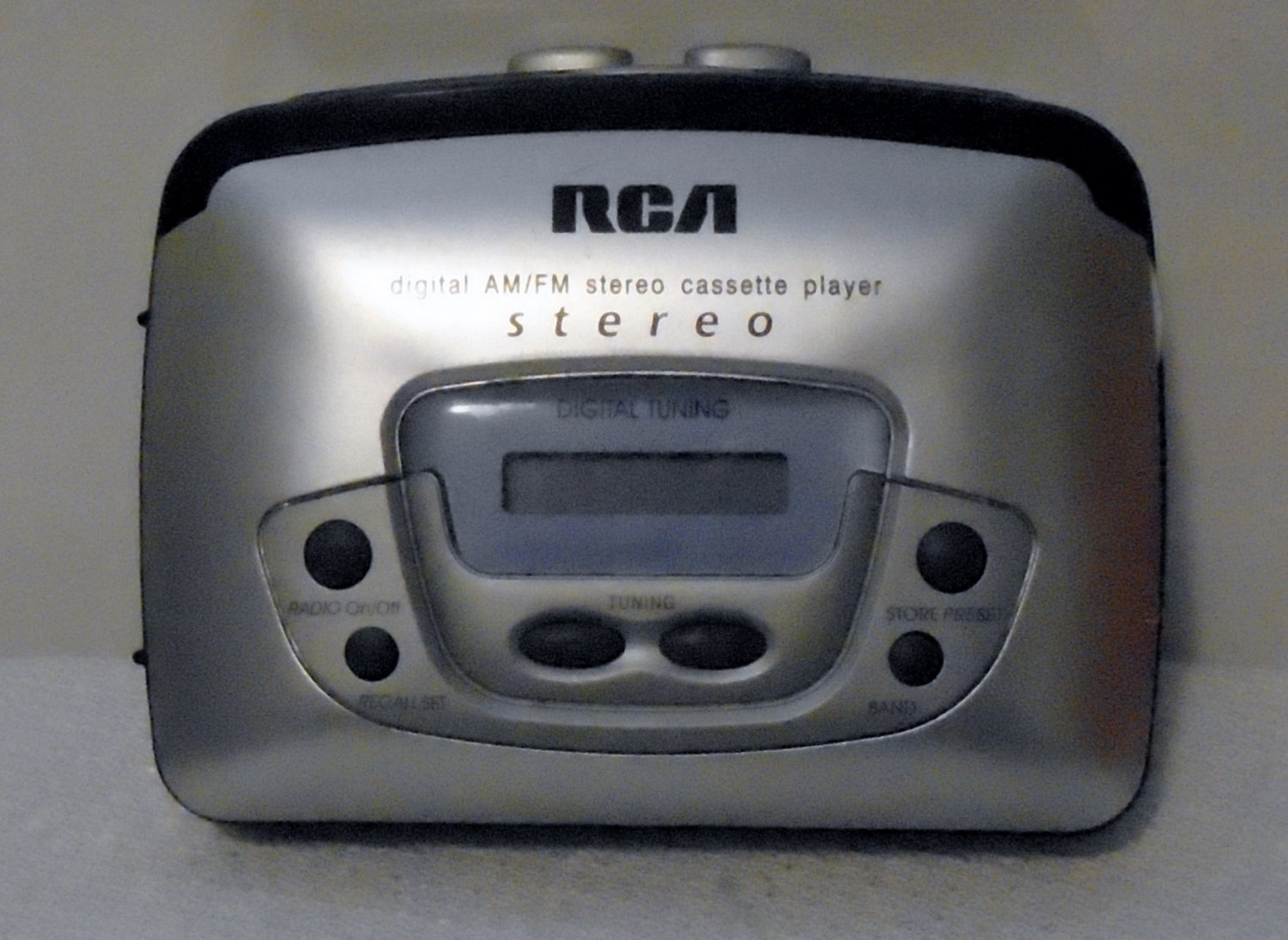 RCA Cassette digital Walkman AM/FM Bass RP-18748