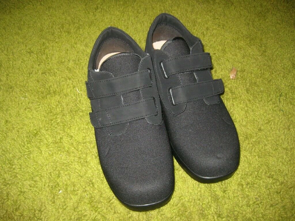 Ambulator 1200 Diabetic Shoes Black Strechers