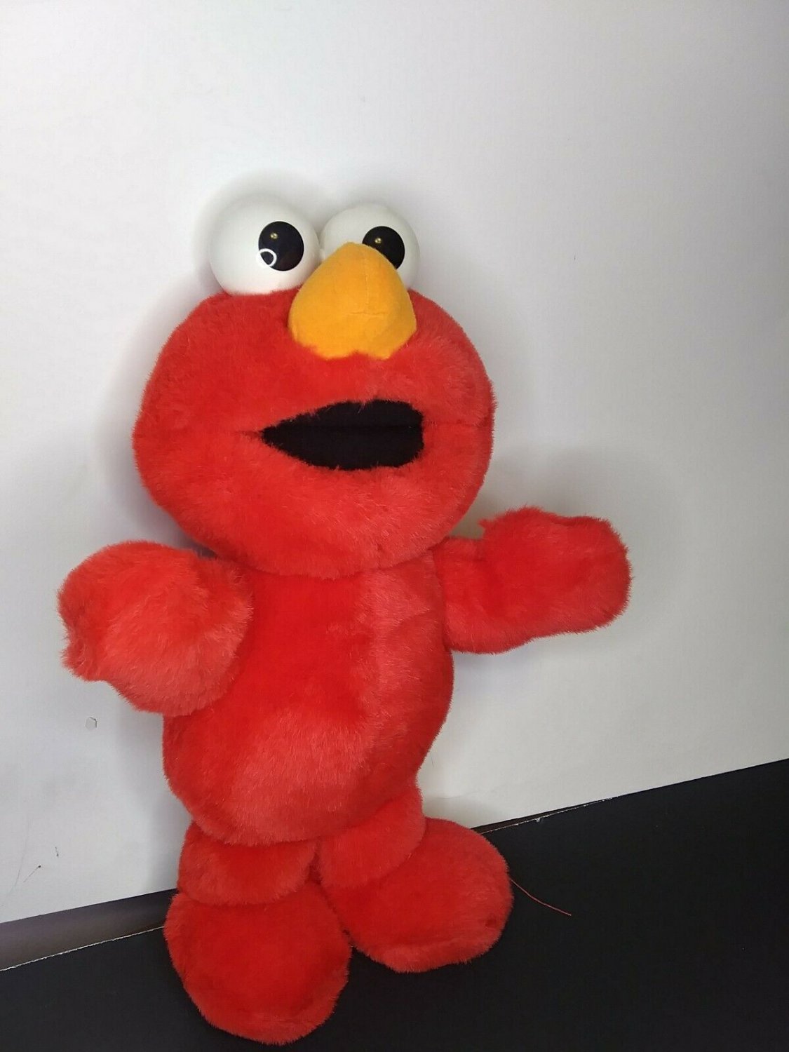 Vintage tickle me Elmo. Battery operated.