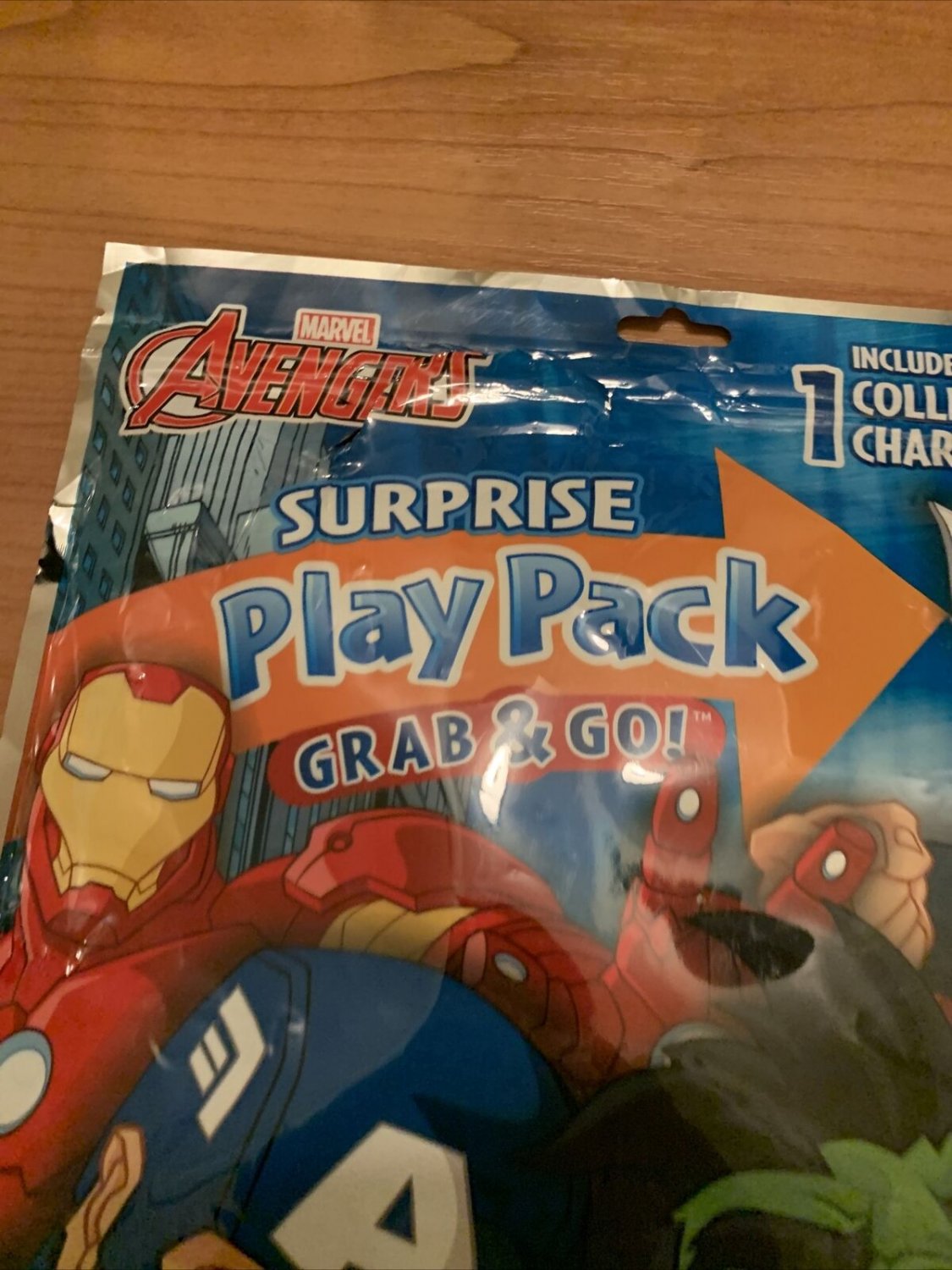 Marvel Avengers Surprise Play Pack Grab & Go with 1 Collectible Character