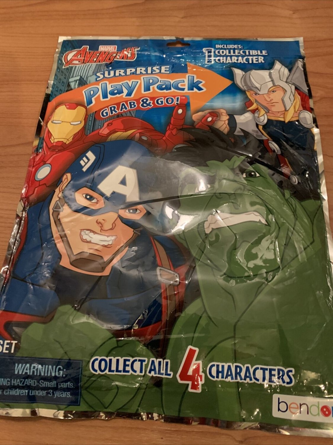 Marvel Avengers Surprise Play Pack Grab & Go with 1 Collectible Character