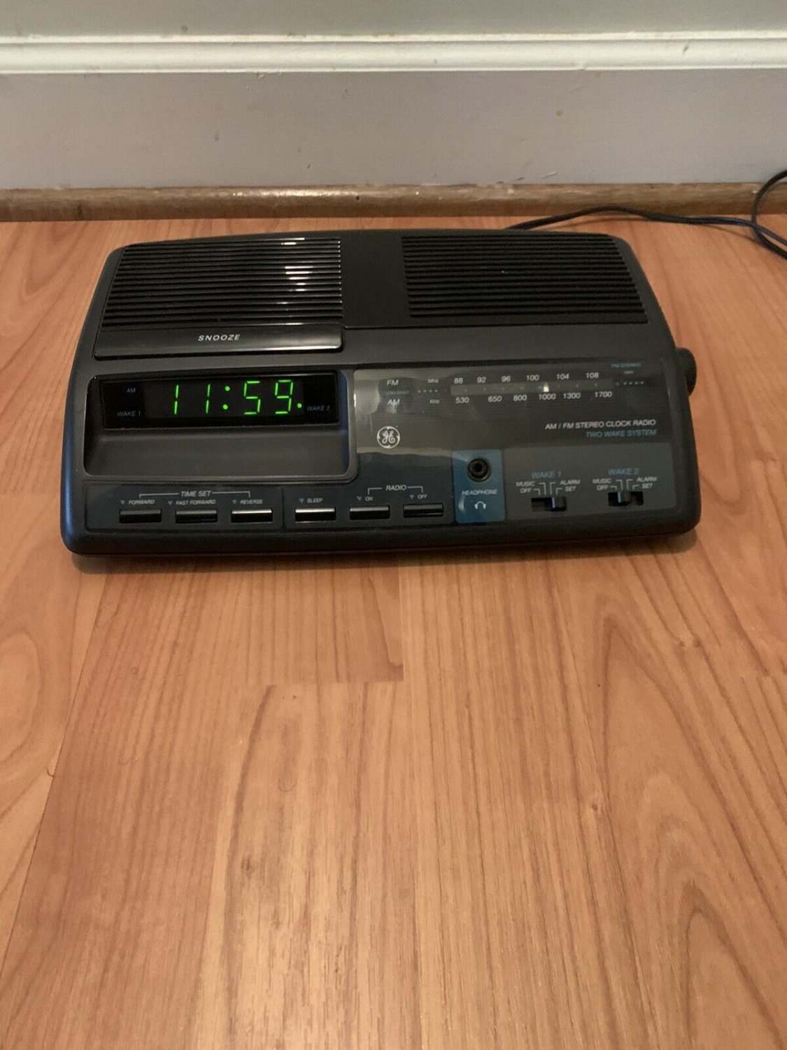 Vintage GE Clock Radio Dual Alarm Model AM FM Radio Digital