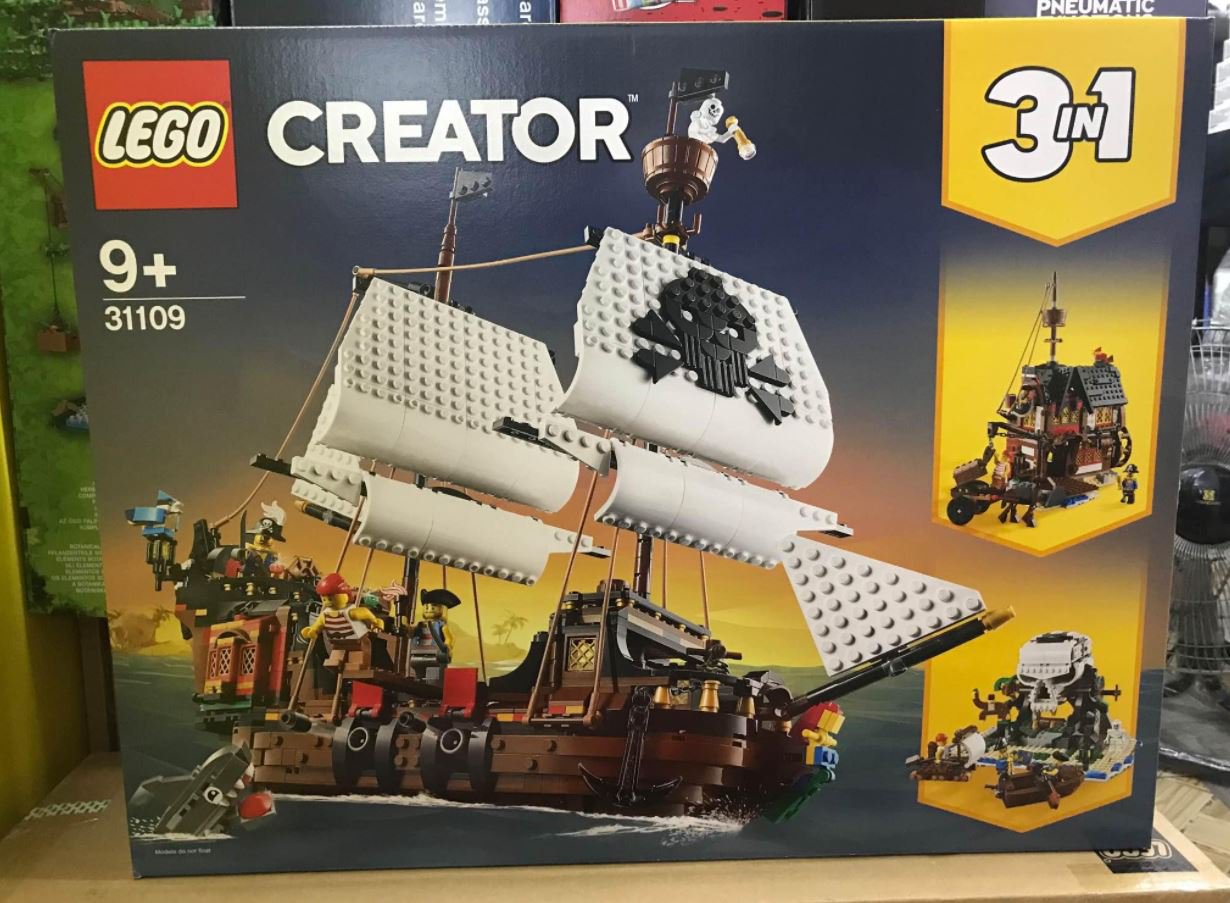 LEGO 31109 Creator 3-in-1 Pirate Ship LEGO Set (1,260 Pieces)