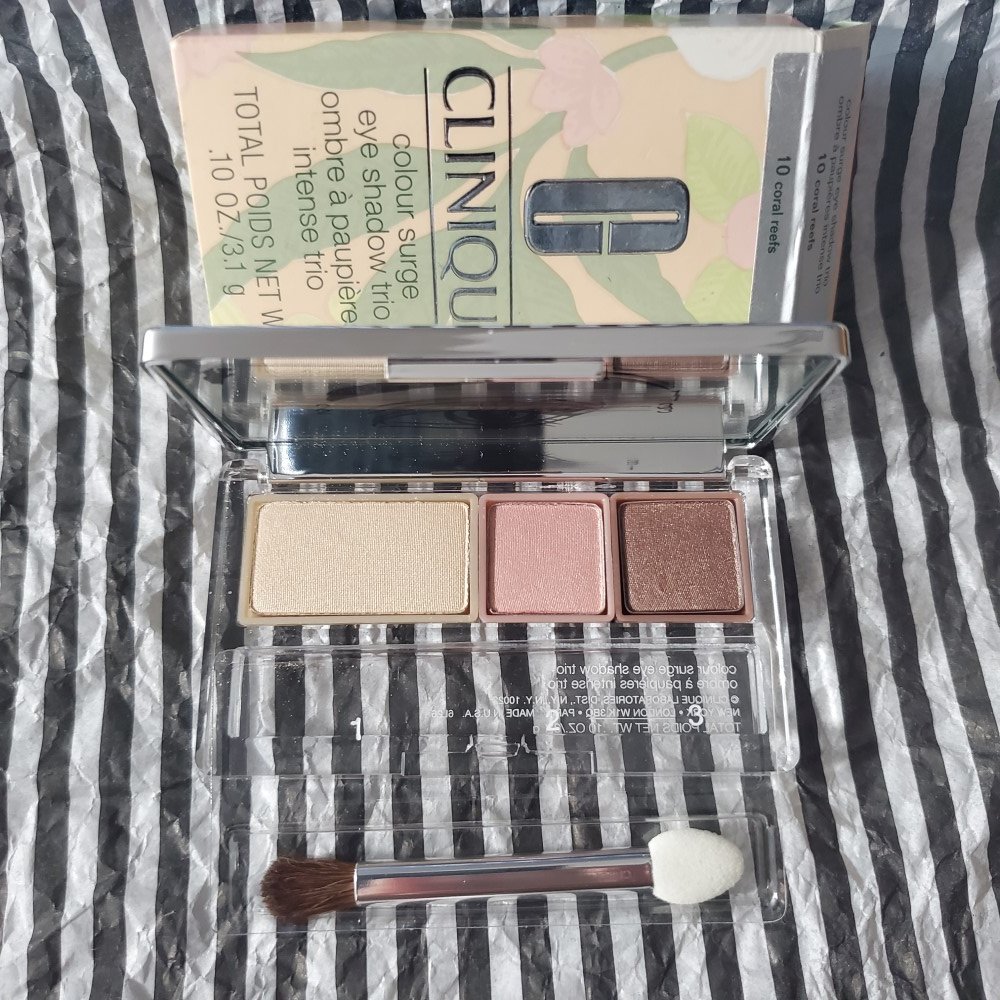 Clinique Colour Surge trio palette Coral Reefs 10 eye shadow