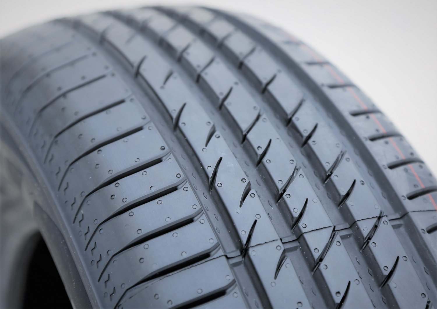 Tire Maxtrek Maximus M2 215/55R17 98V XL AS A/S Performance