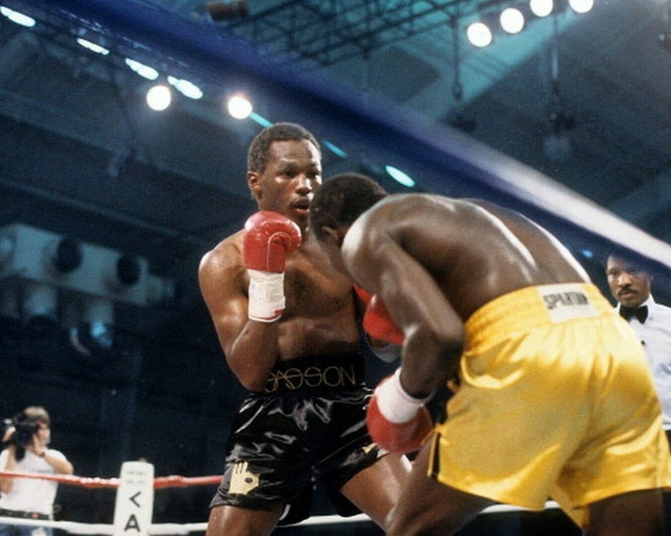 DONALD CURRY 8X10 PHOTO BOXING PICTURE RING ACTION