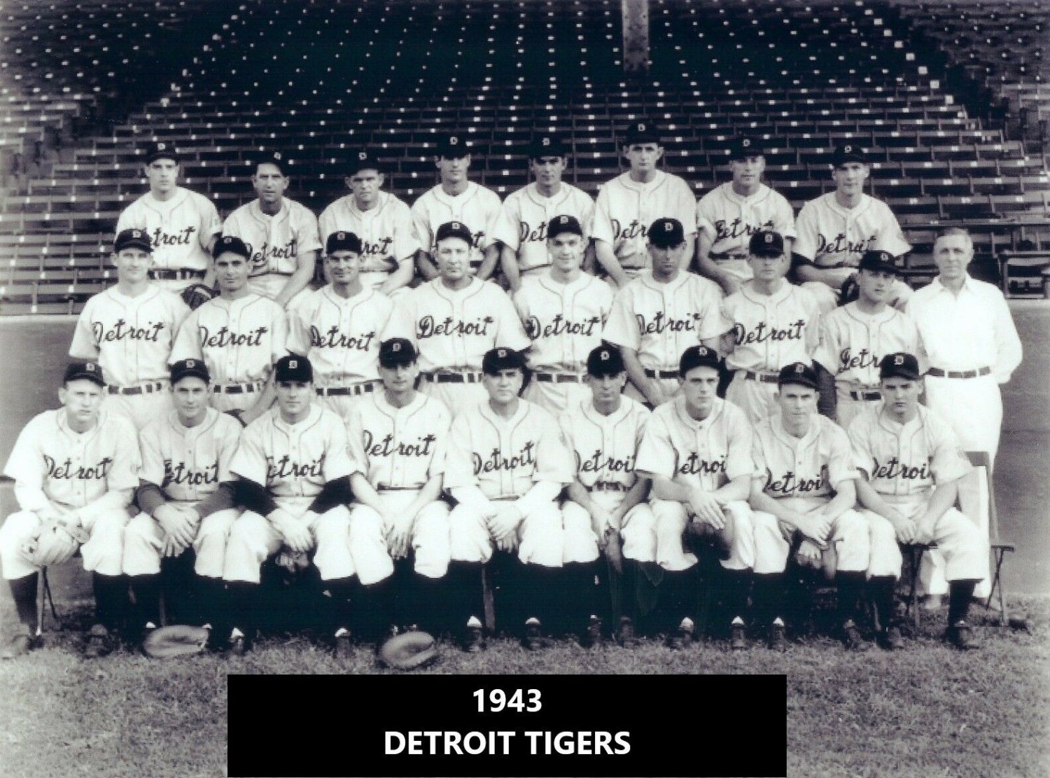 1943 DETROIT TIGERS 8X10 TEAM PHOTO BASEBALL PICTURE MLB